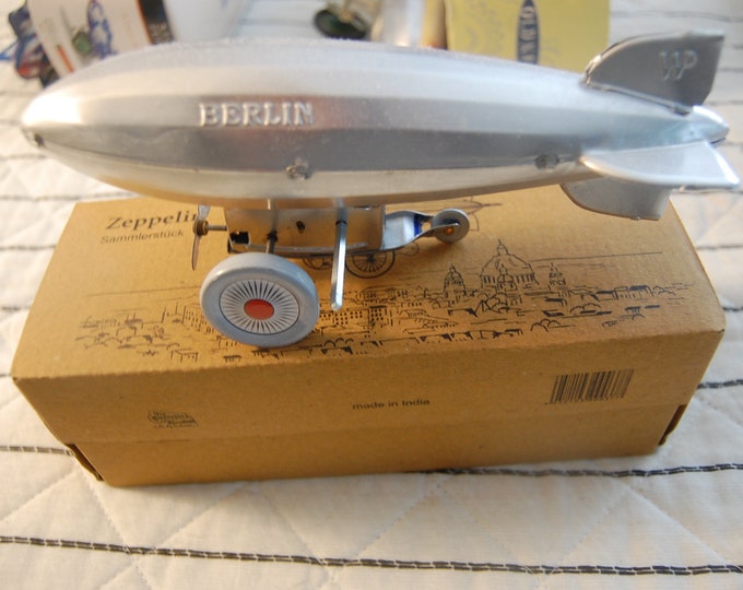 Berlin Graff ZEPPELIN -wind Up-german/sammlerstock - Tin Treasure Toy ...