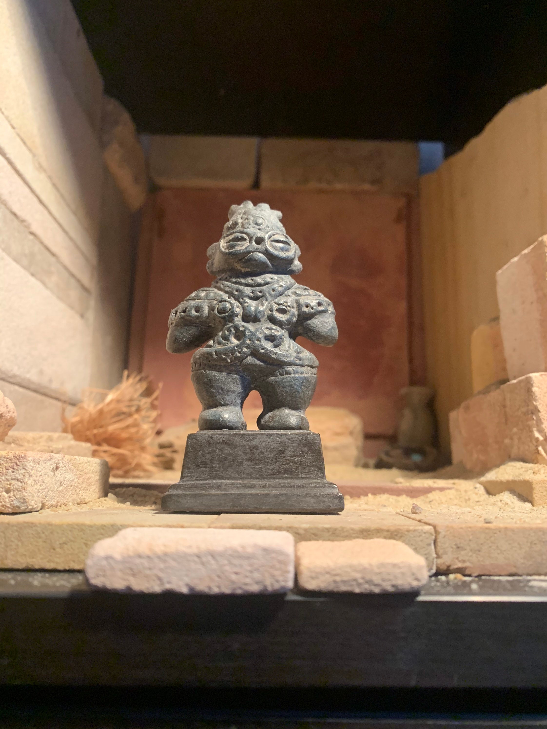 Dogu statue - Ancient Japanese sculpture - Jomon replica - Chariots of ...