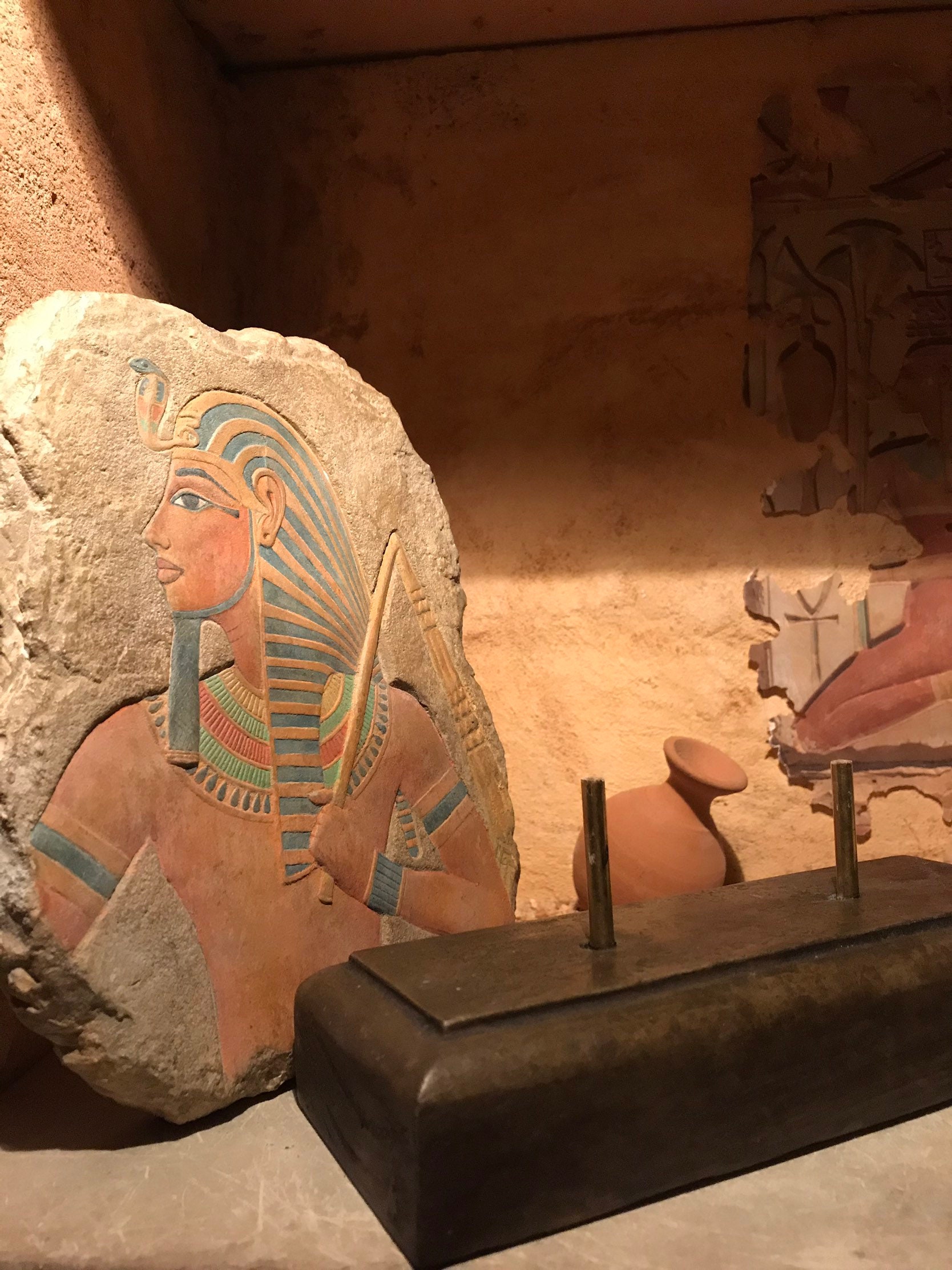 Tutankhamun - Egyptian sculpture / art - King Tut / Tutankhamen relief ...