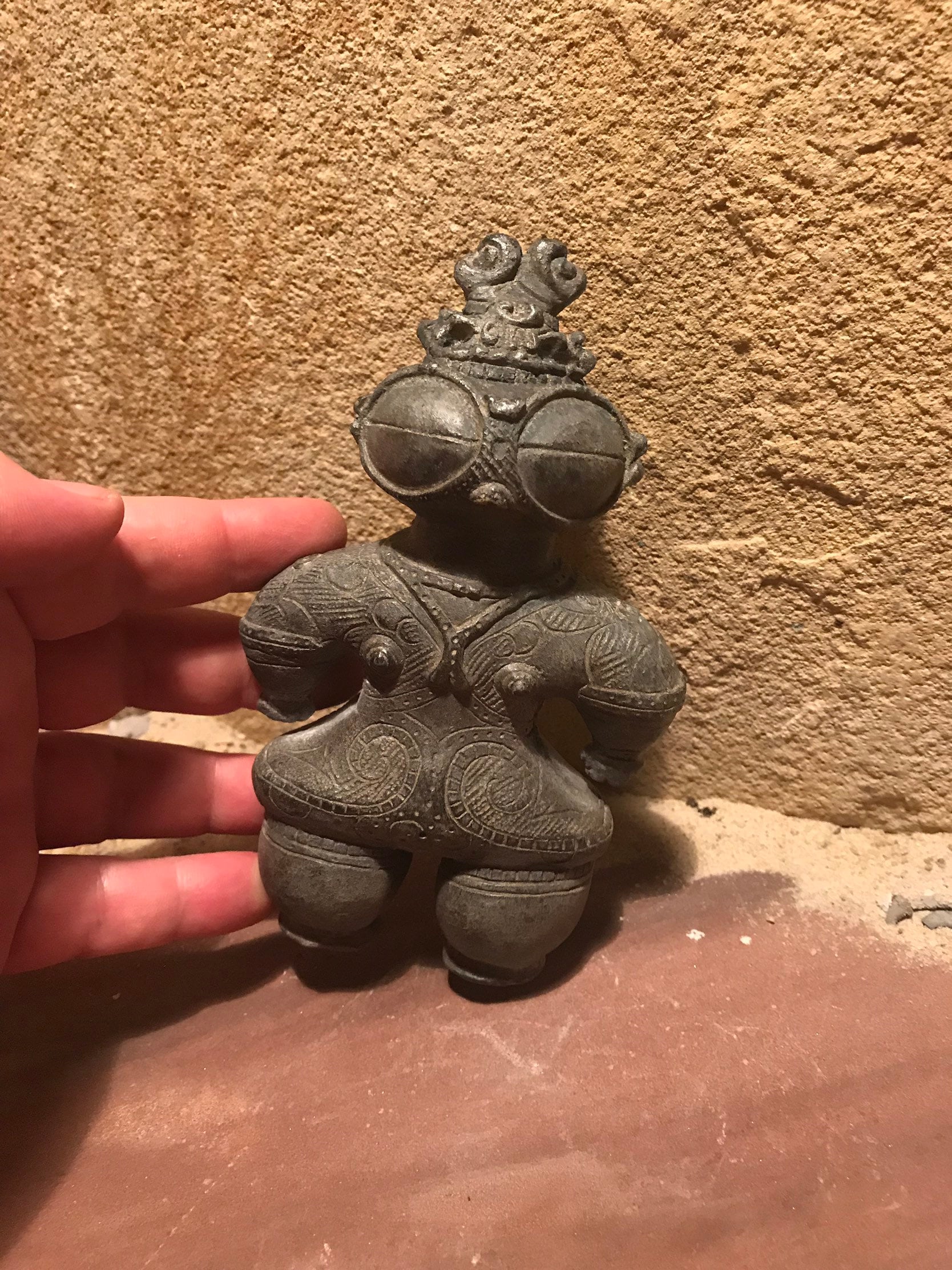 Dogu statue Japanese sculpture Jomon art. Ancient aliens / Chariots of ...