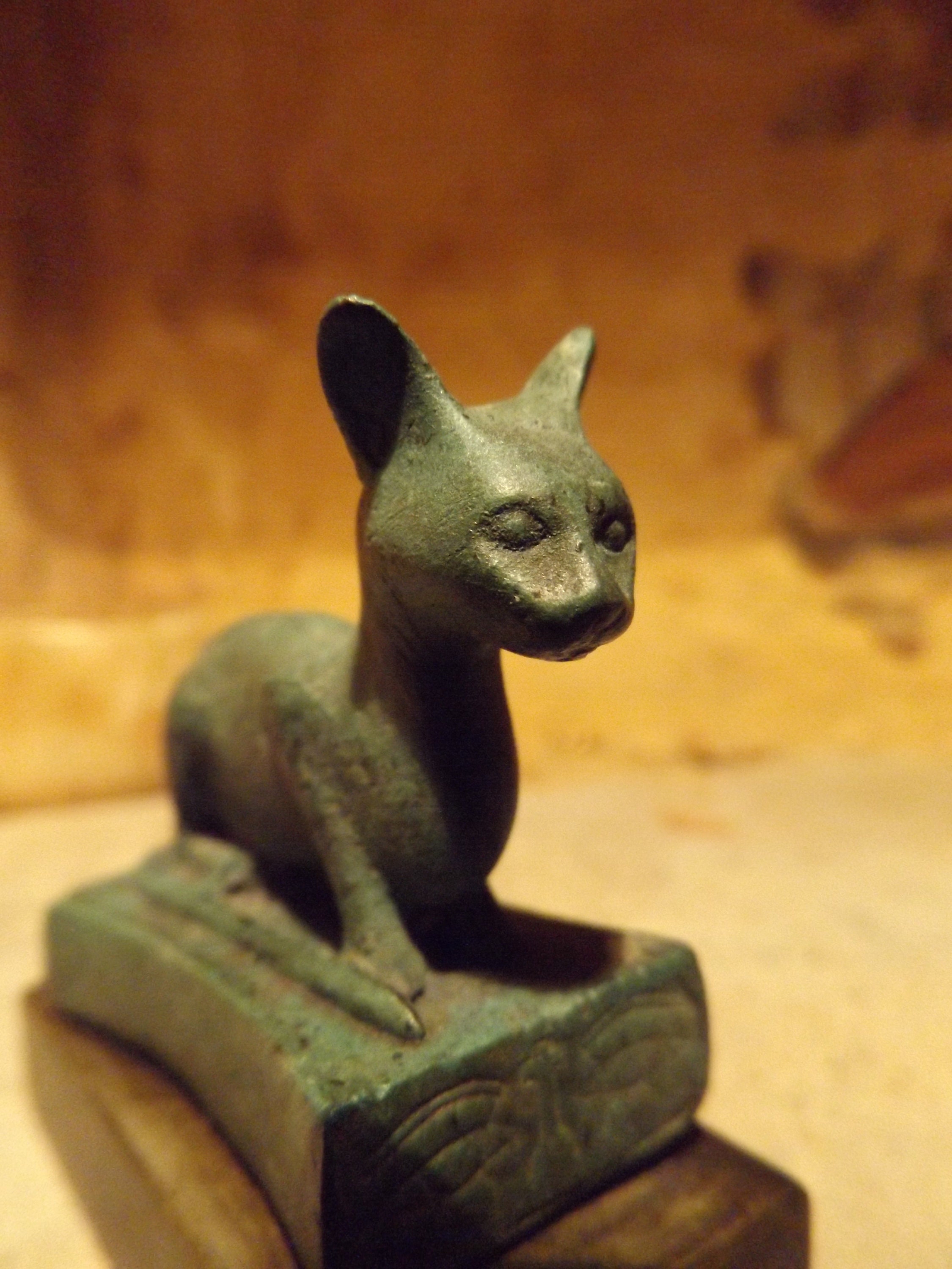 Egyptian statue Cat goddess Bast / Bastet crouching figure with eyes of ...