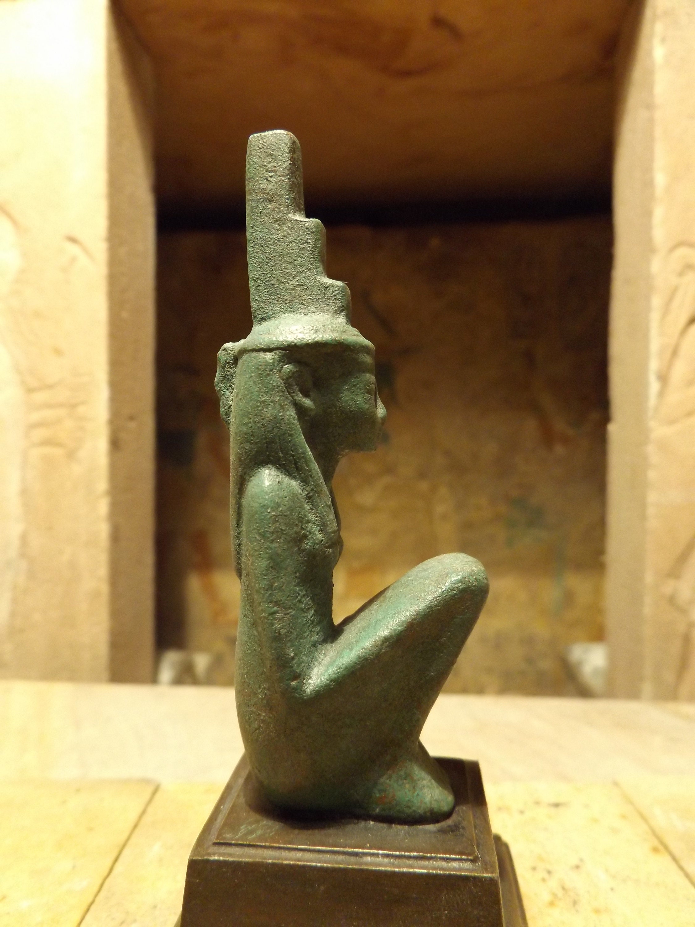 Isis - Egyptian statue replica. Seated Goddess of magic, motherhood ...
