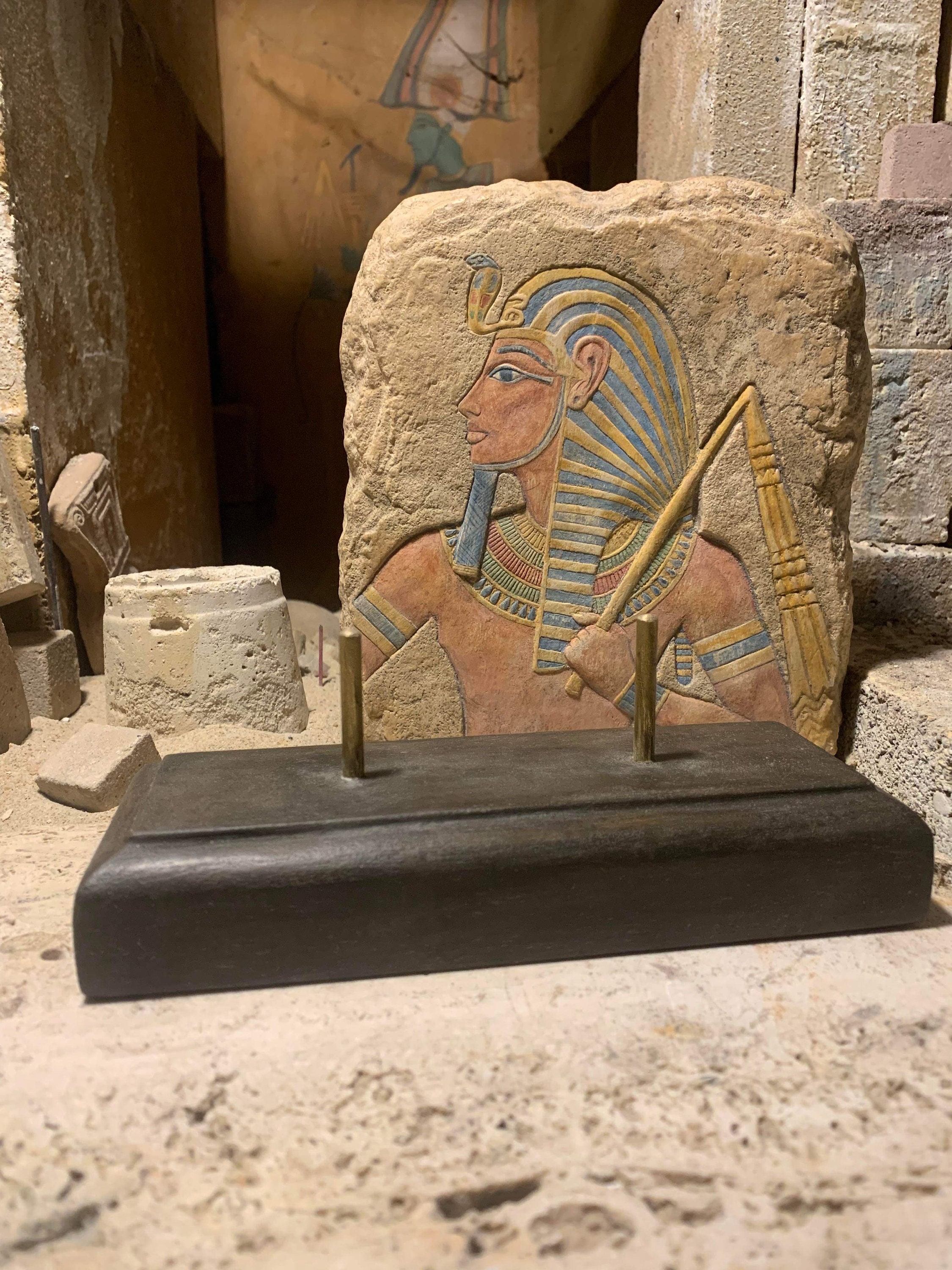 Tutankhamun - Egyptian sculpture / art - King Tut / Tutankhamen relief ...