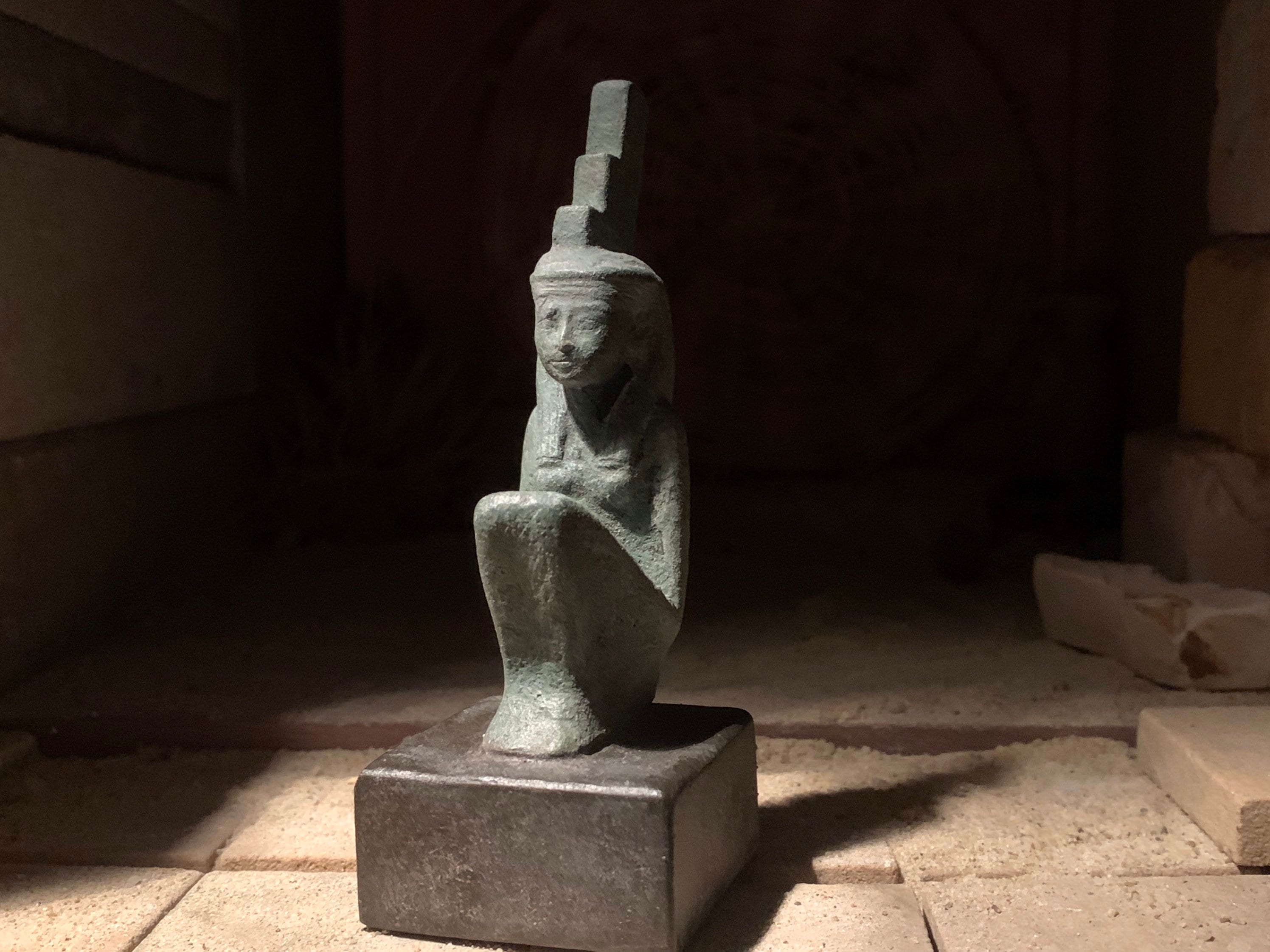 Isis - Egyptian statue replica. Seated Goddess of magic, motherhood ...