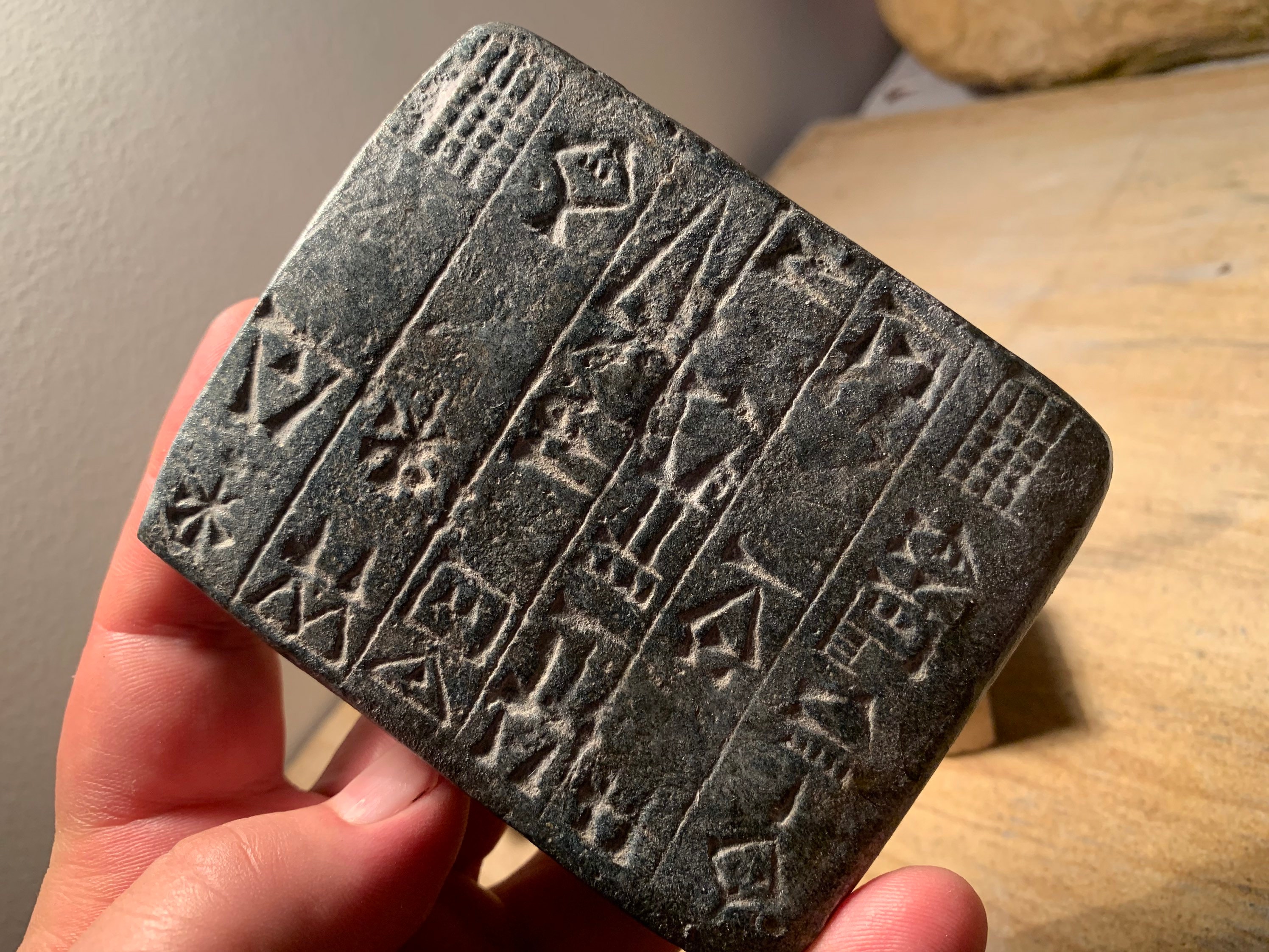 Sumerian writing - cuneiform tablet of Gudea - document replica ...