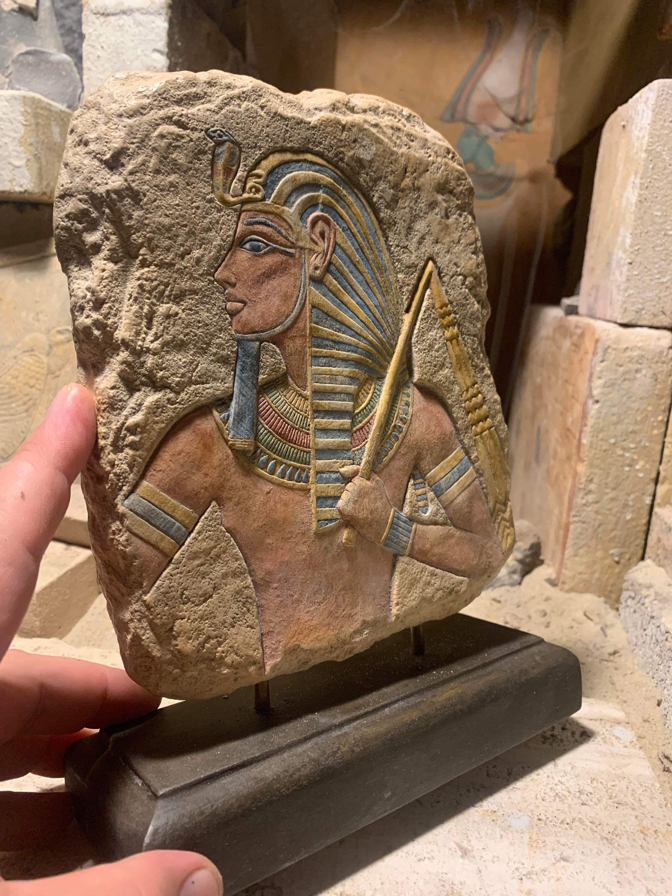 Tutankhamun - Egyptian sculpture / art - King Tut / Tutankhamen relief ...