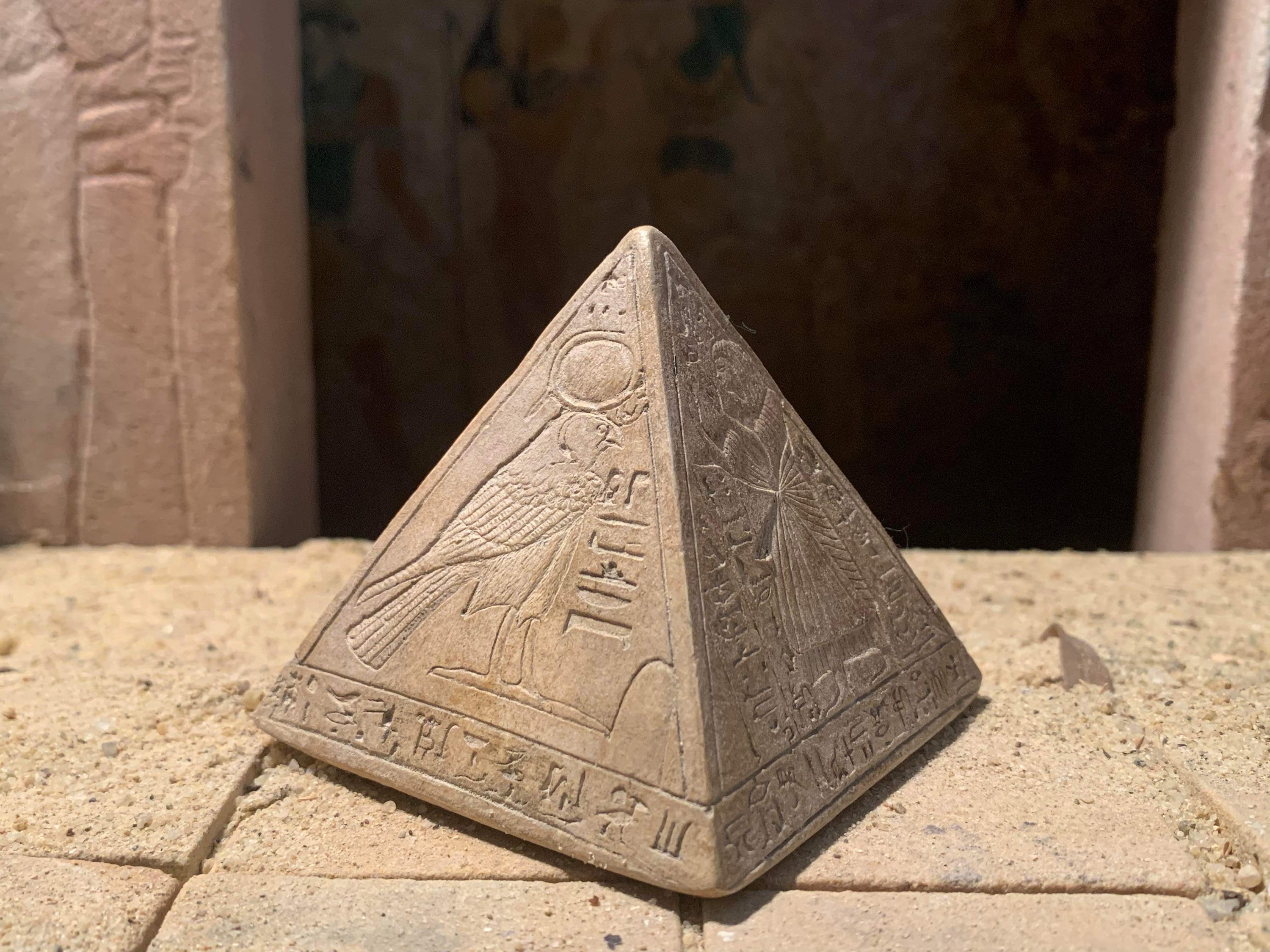 Egyptian statue Pyramid / Pyramidion featuring the sun god Ra and adoratore