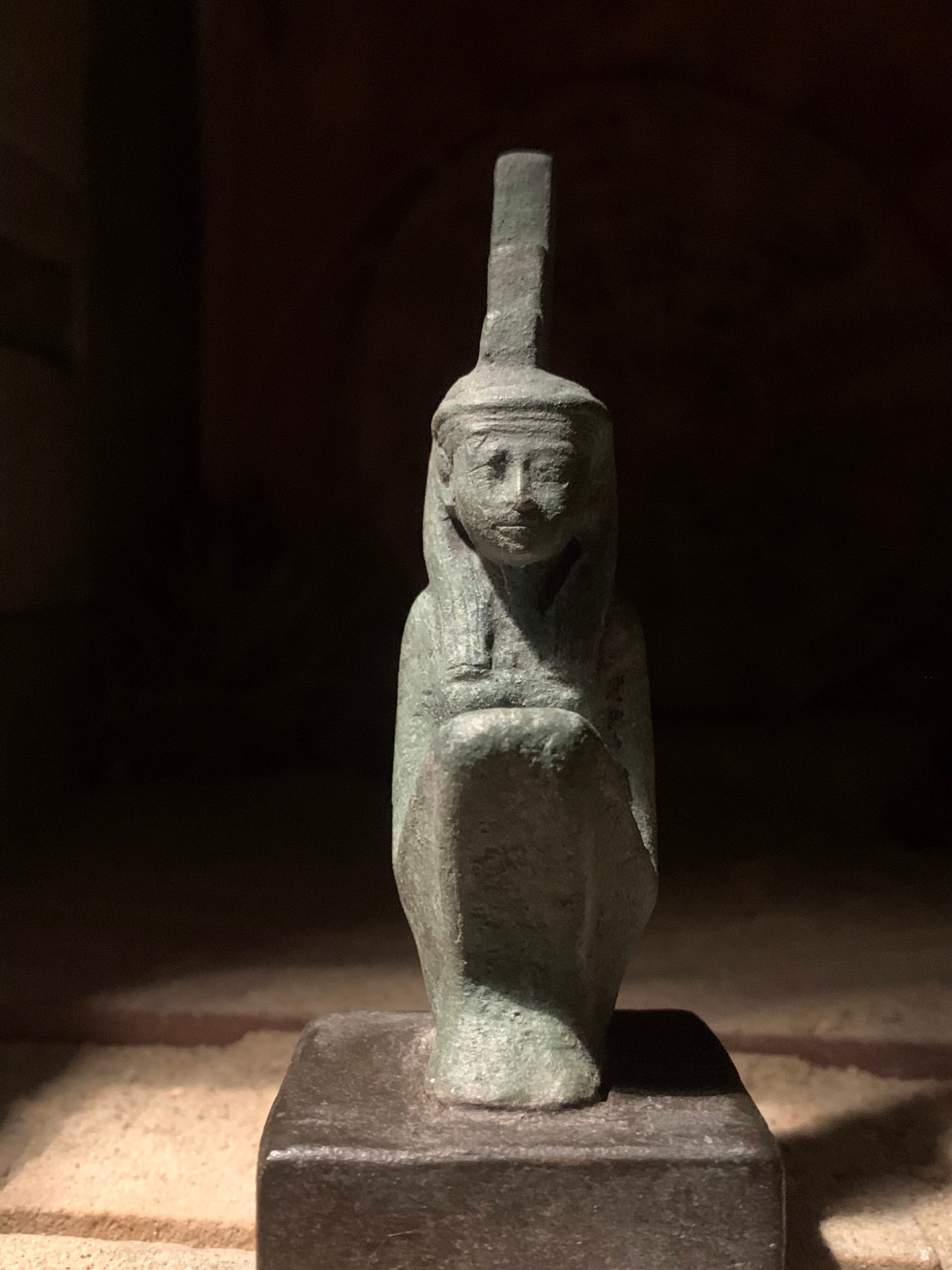 Isis - Egyptian statue replica. Seated Goddess of magic, motherhood ...