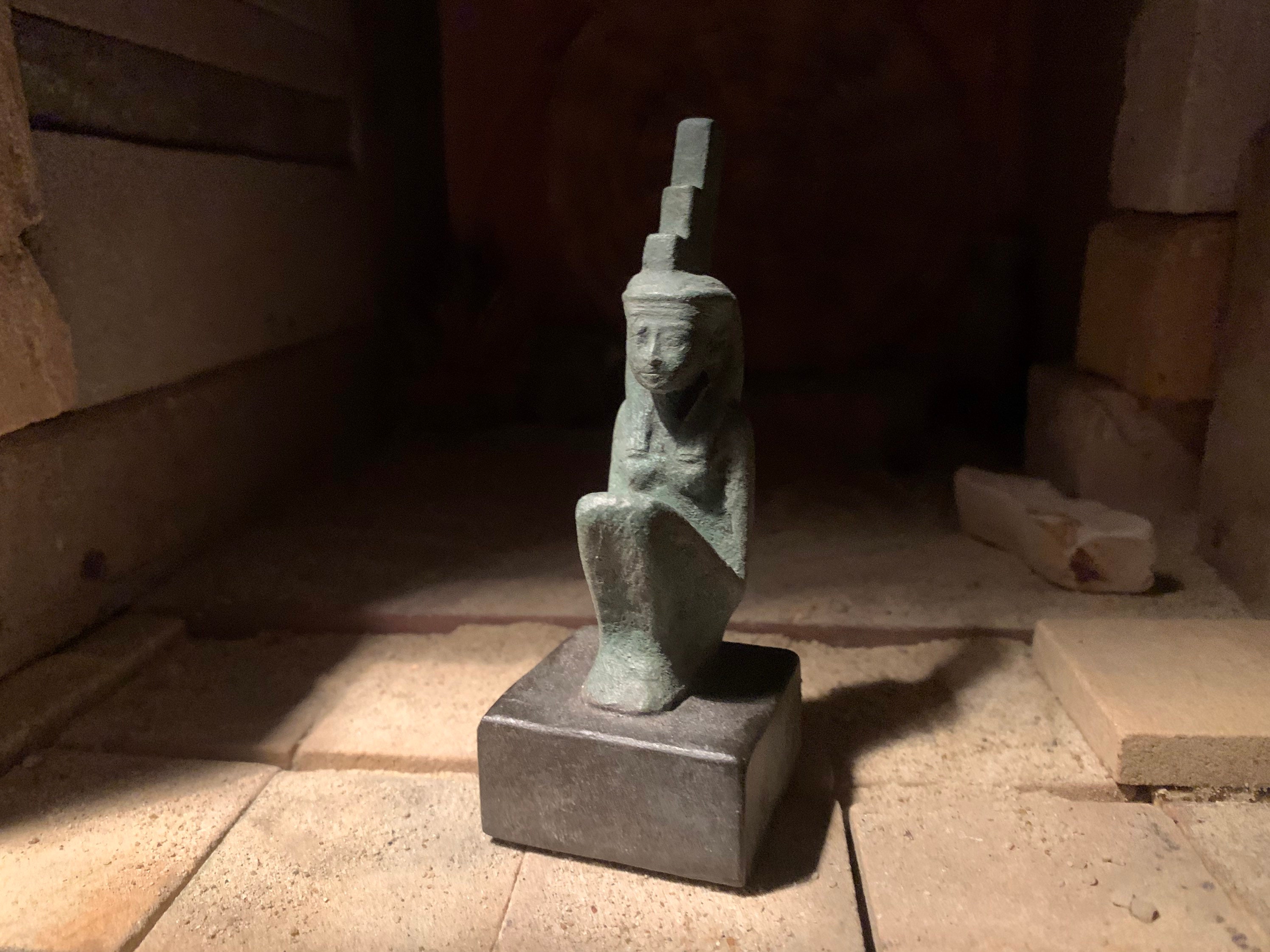 Isis - Egyptian statue replica. Seated Goddess of magic, motherhood ...