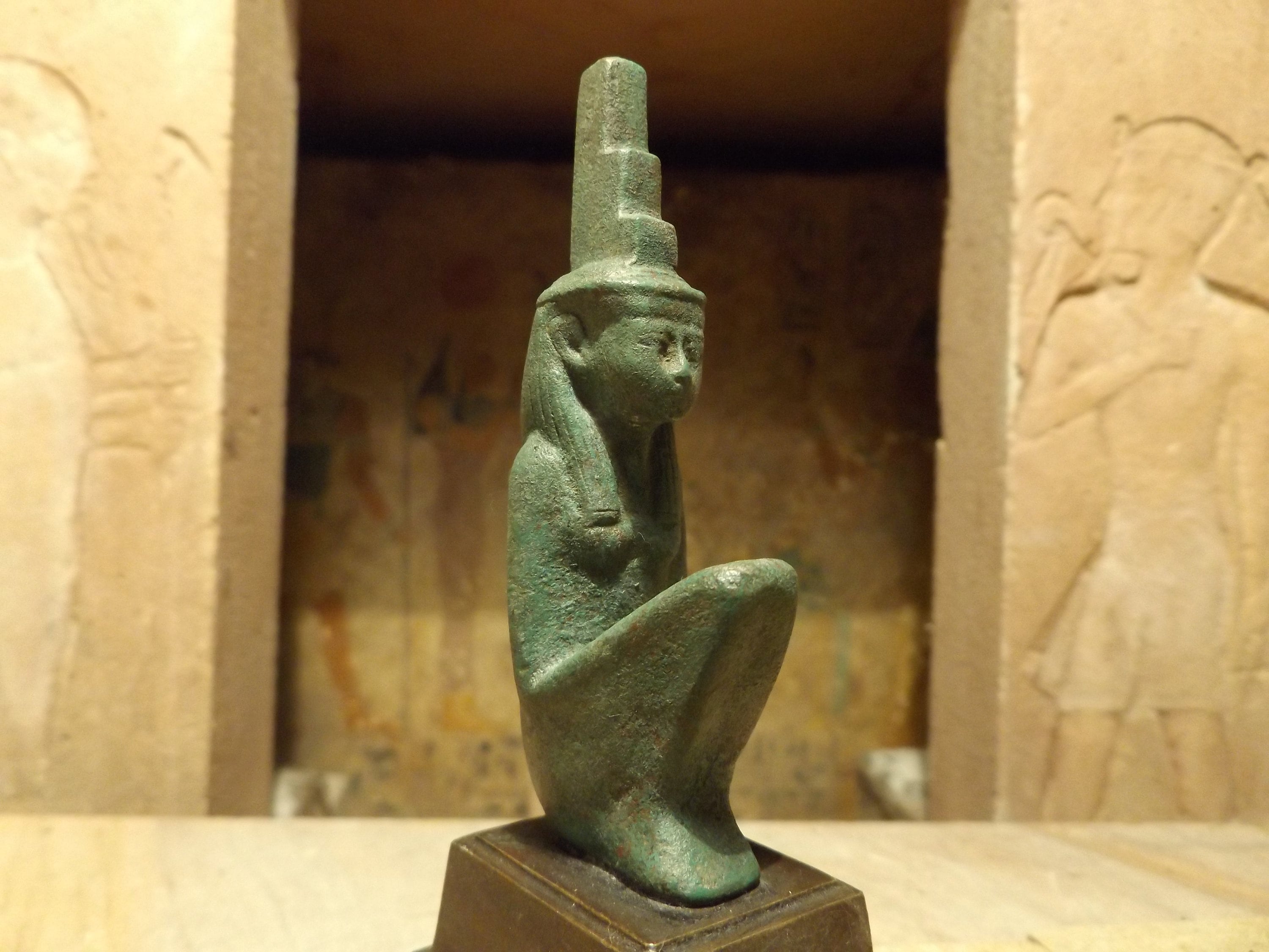 Isis - Egyptian statue replica. Seated Goddess of magic, motherhood ...