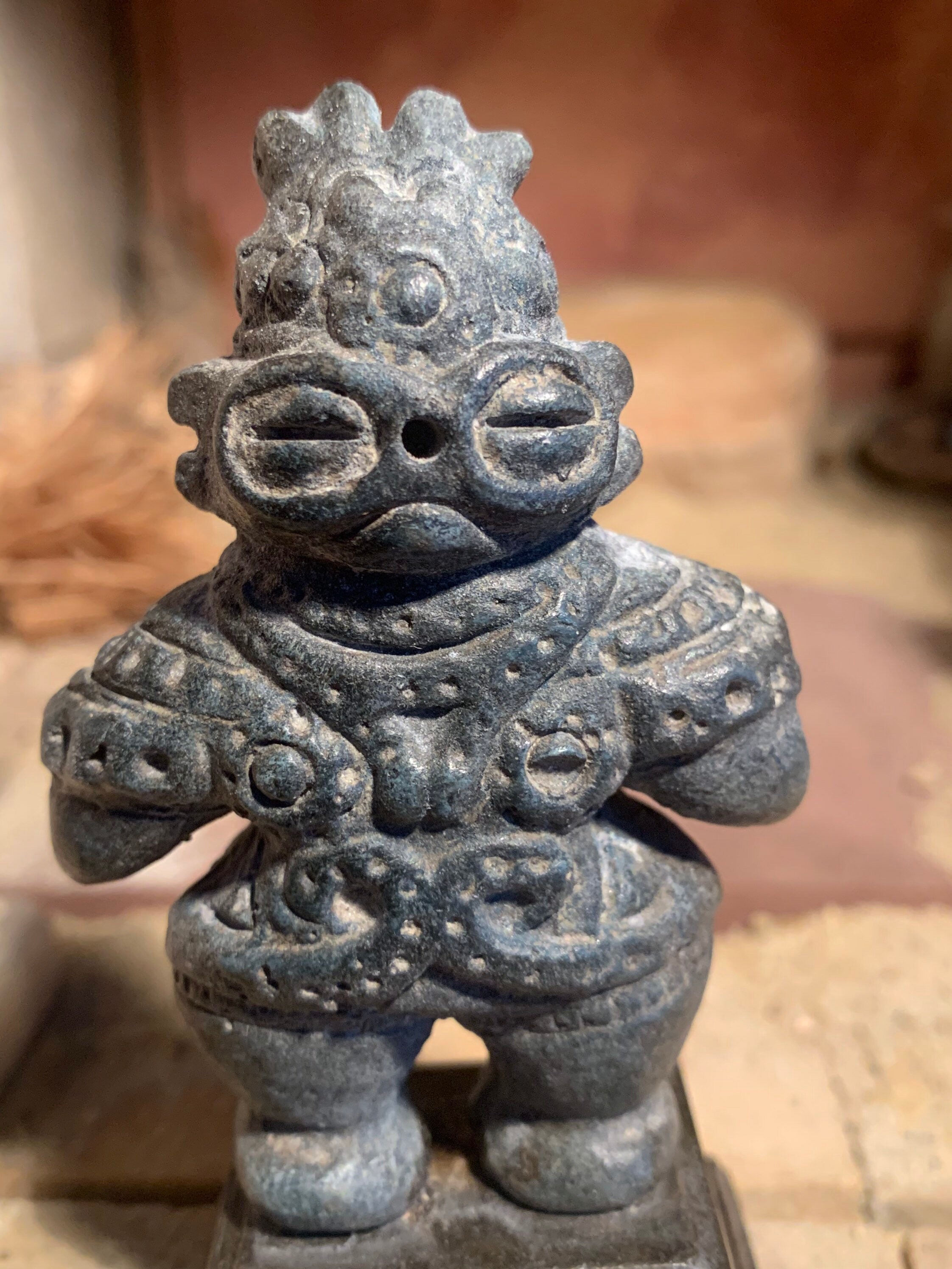 Dogu statue - Ancient Japanese sculpture - Jomon replica - Chariots of ...