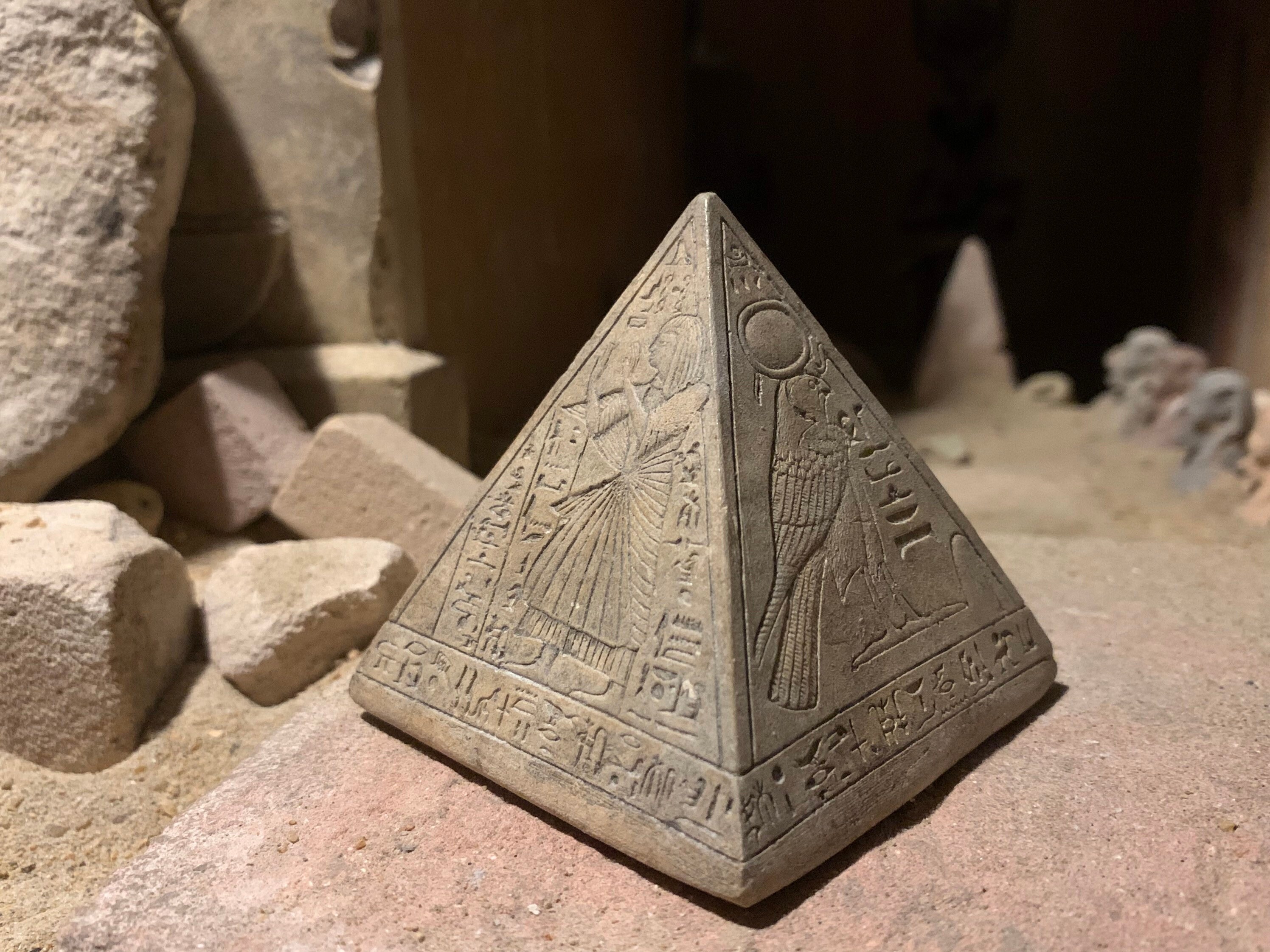 Egyptian statue Pyramid / Pyramidion featuring the sun god Ra and adoratore