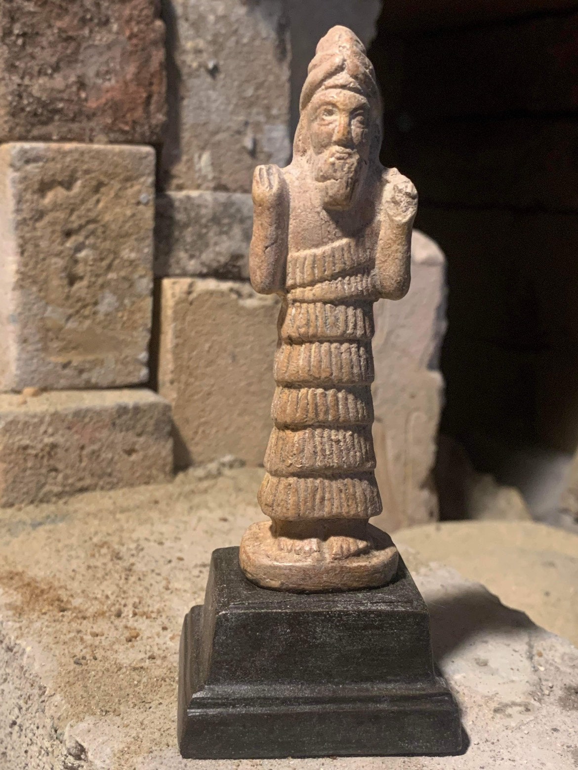 Sumerian statue and seal impression replica. Enki, Ishtar, Shamash ...