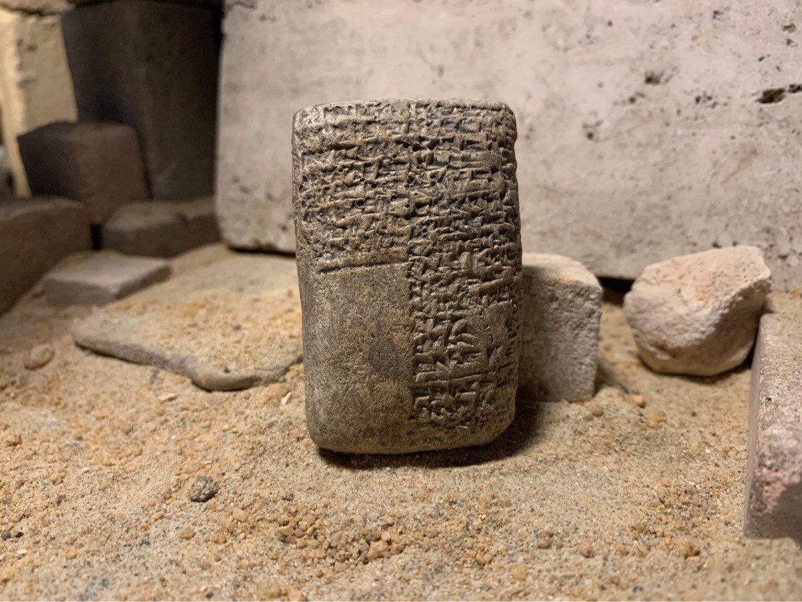 Sumerian / Babylon Cuneiform tablet - Ancient writing Mesopotamia