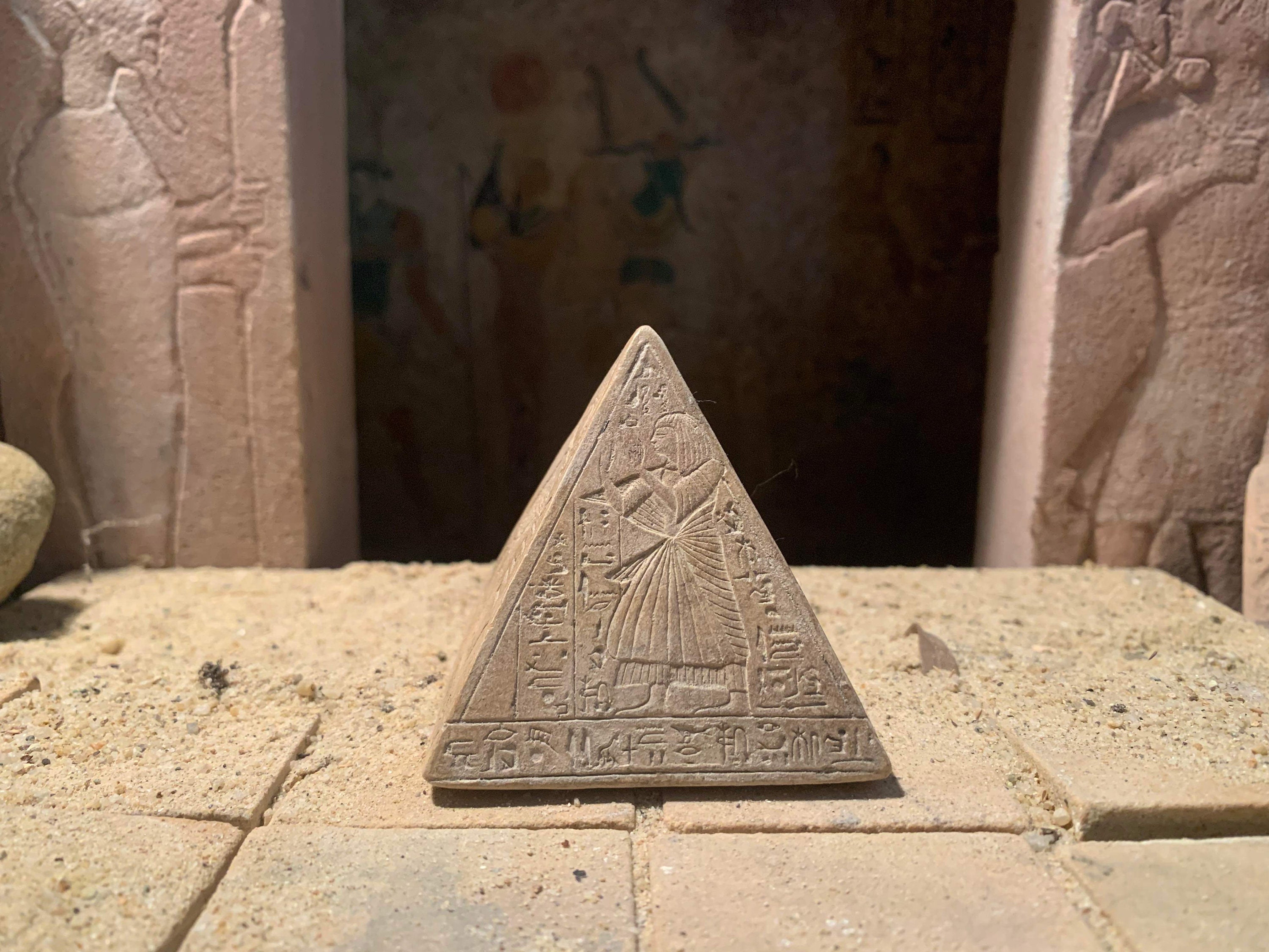 Egyptian statue Pyramid / Pyramidion featuring the sun god Ra and adoratore