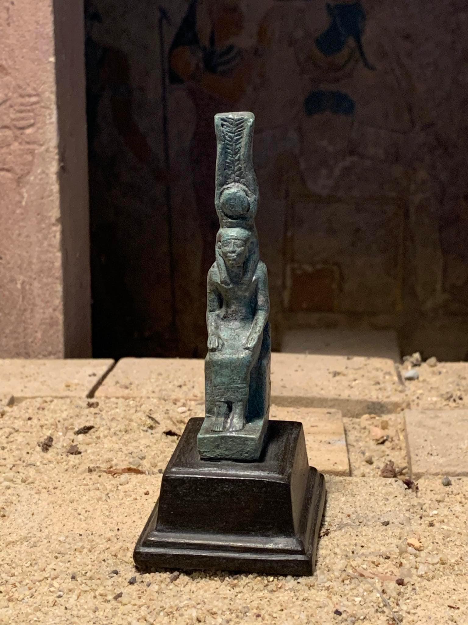 Egyptian statue - Isis - Great mother goddess of magic. Petite seated ...