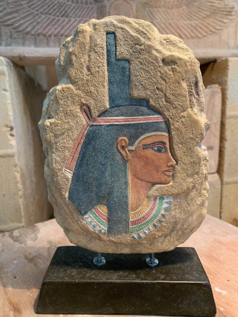 Egyptian art - Isis / Aset - Powerful goddess of magic, mothers ...