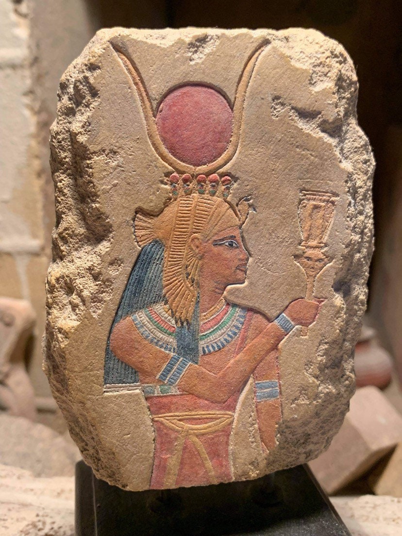 Isis - Egyptian art - Goddess of magic & mothers. Ancient Egypt mythology