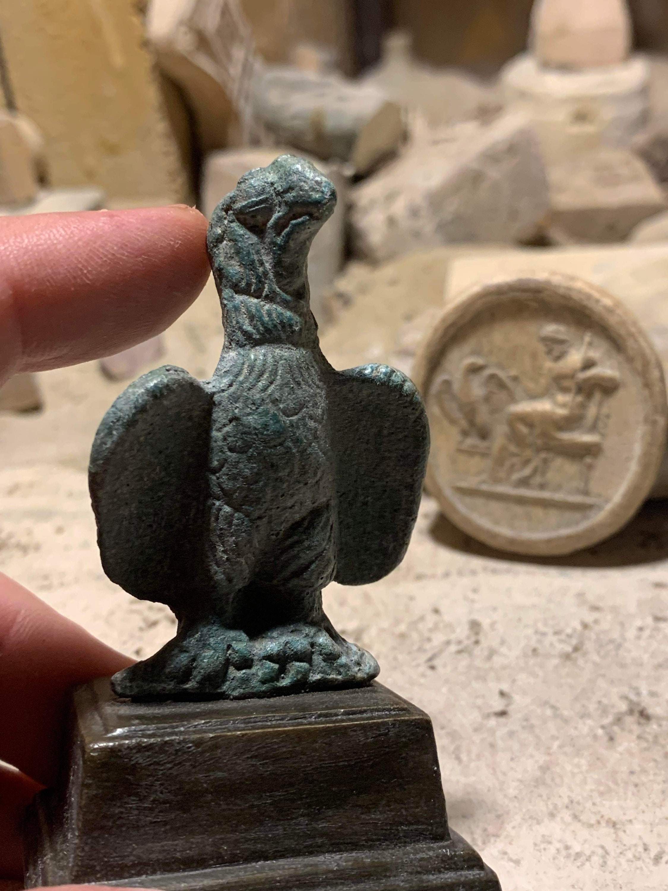 Zeus and Aquila Ancient Greek / Roman art. Eagle statue and amulet ...