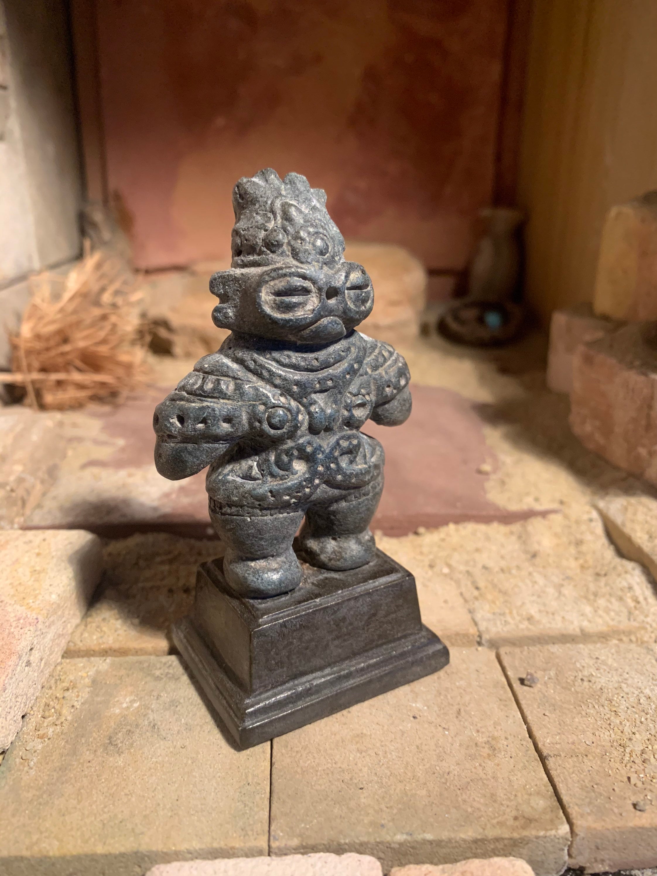 Dogu statue - Ancient Japanese sculpture - Jomon replica - Chariots of ...