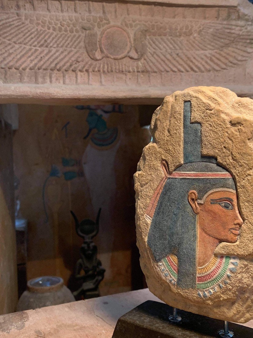 Egyptian art - Isis / Aset - Powerful goddess of magic, mothers ...