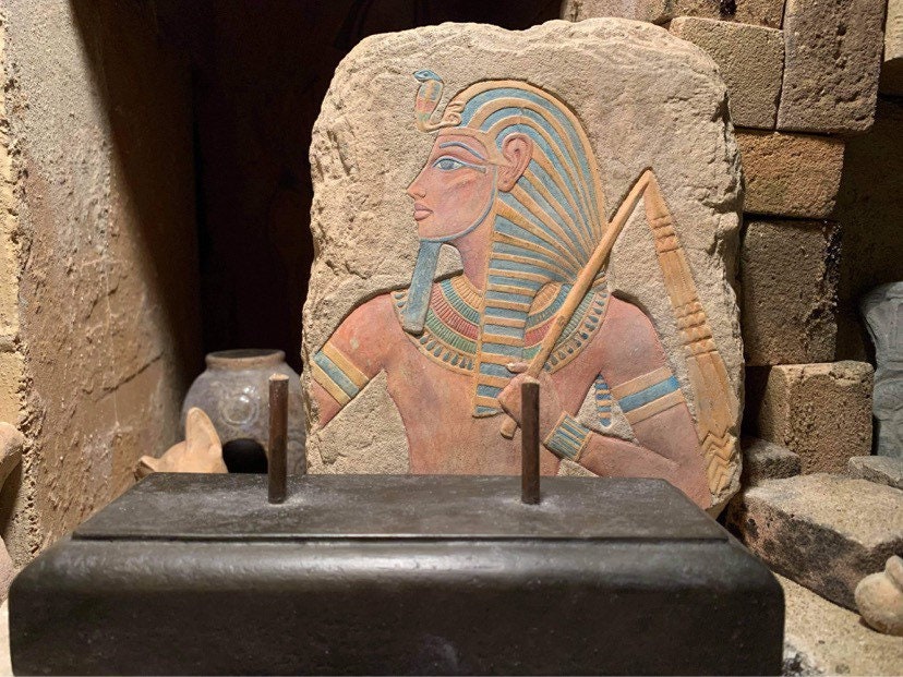 Tutankhamun - Egyptian sculpture / art - King Tut / Tutankhamen relief ...