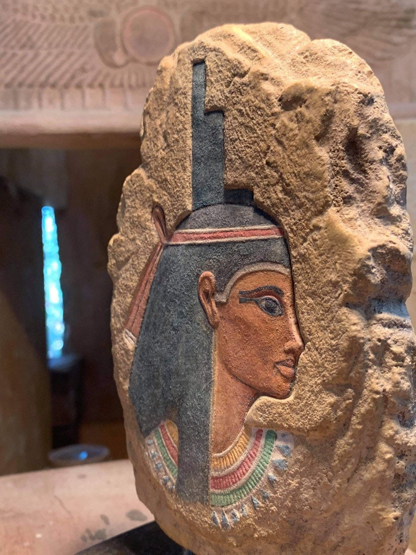 Egyptian art - Isis / Aset - Powerful goddess of magic, mothers ...