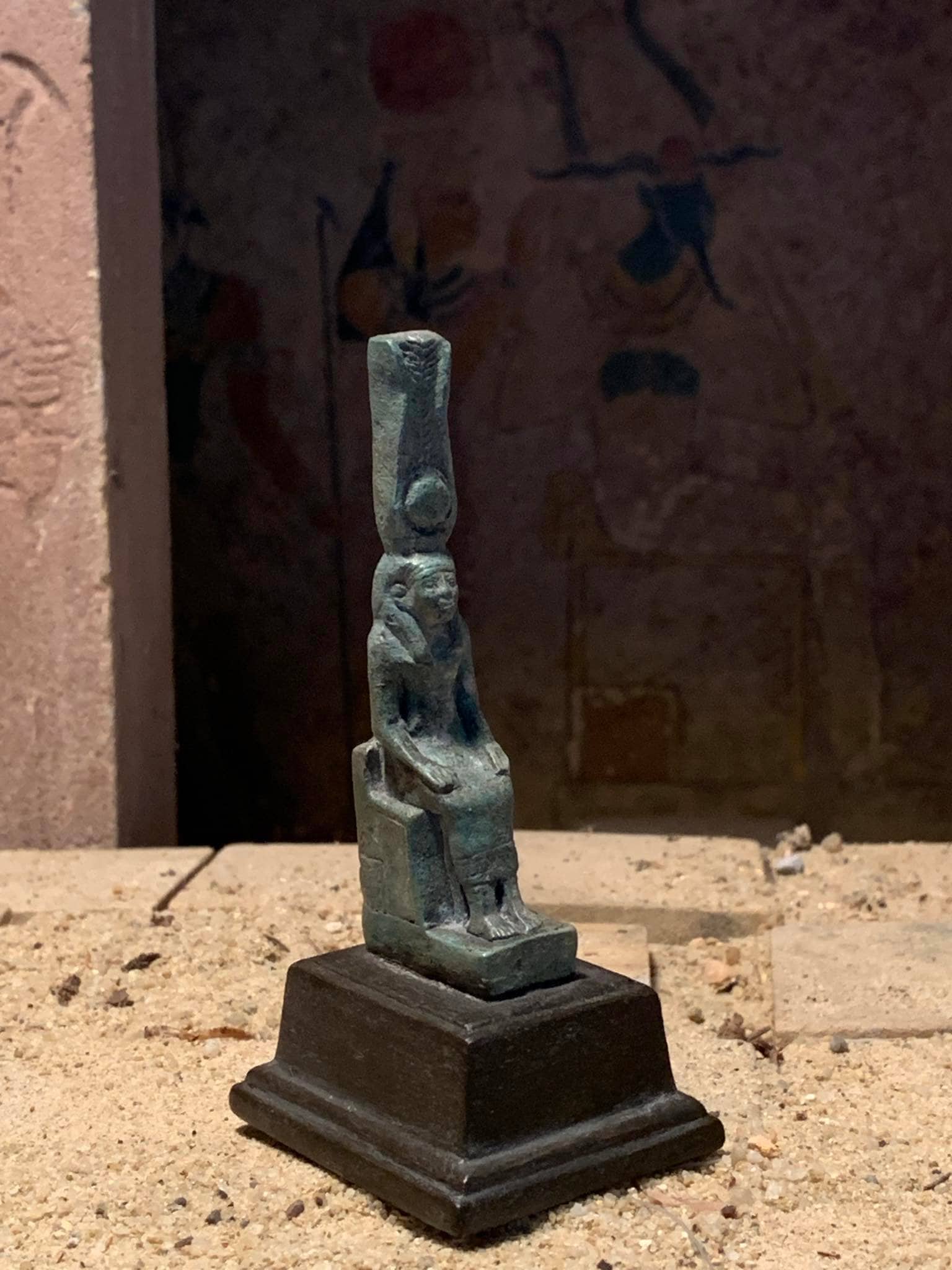 Egyptian statue - Isis - Great mother goddess of magic. Petite seated ...