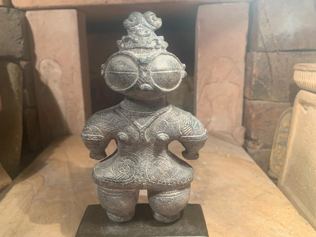 Dogu Statue Japanese Sculpture Jomon Art. Ancient Aliens / Chariots of ...