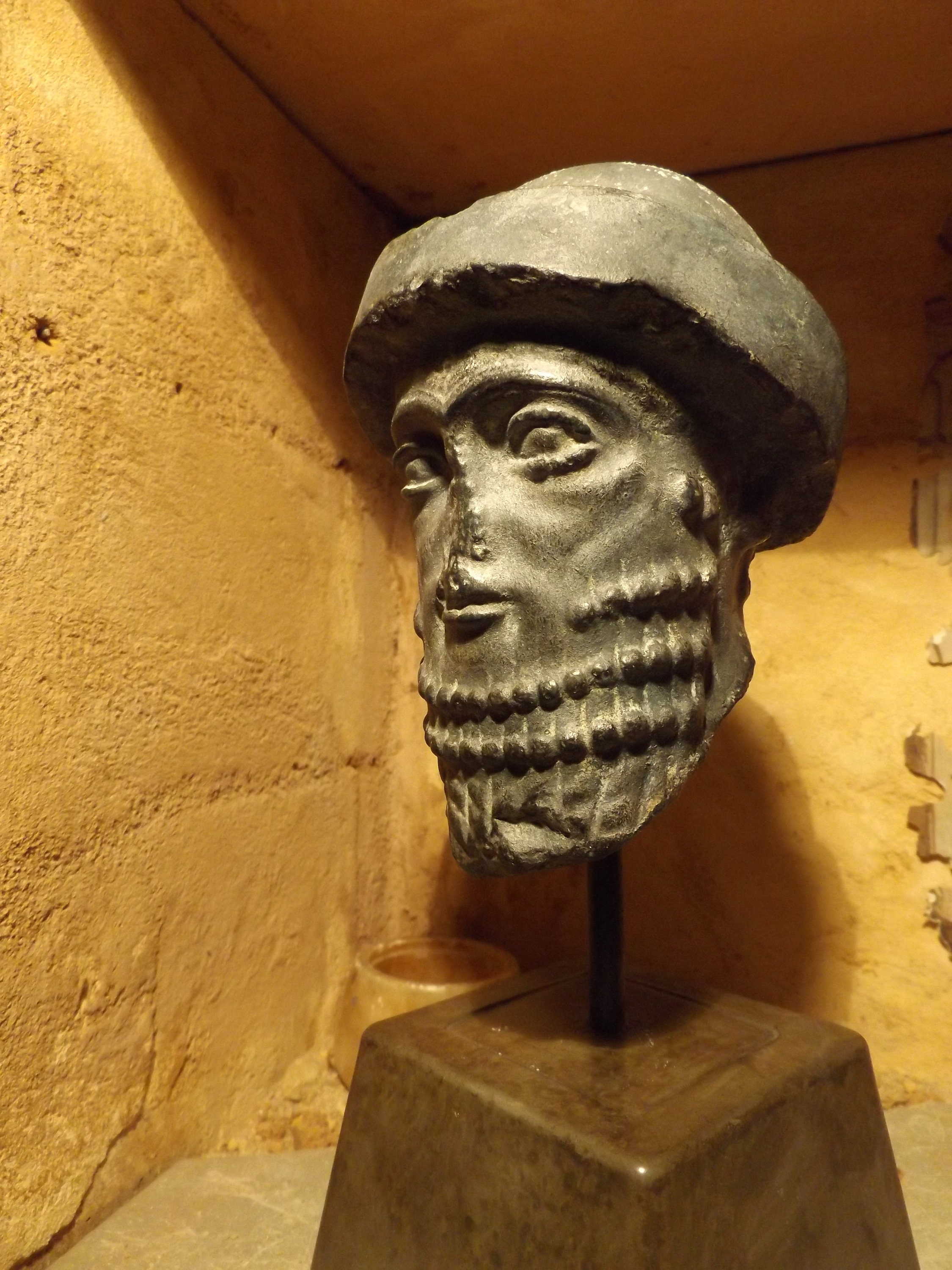 Hammurabi Mesopotamian statue / sculpture fragment replica. King of ...