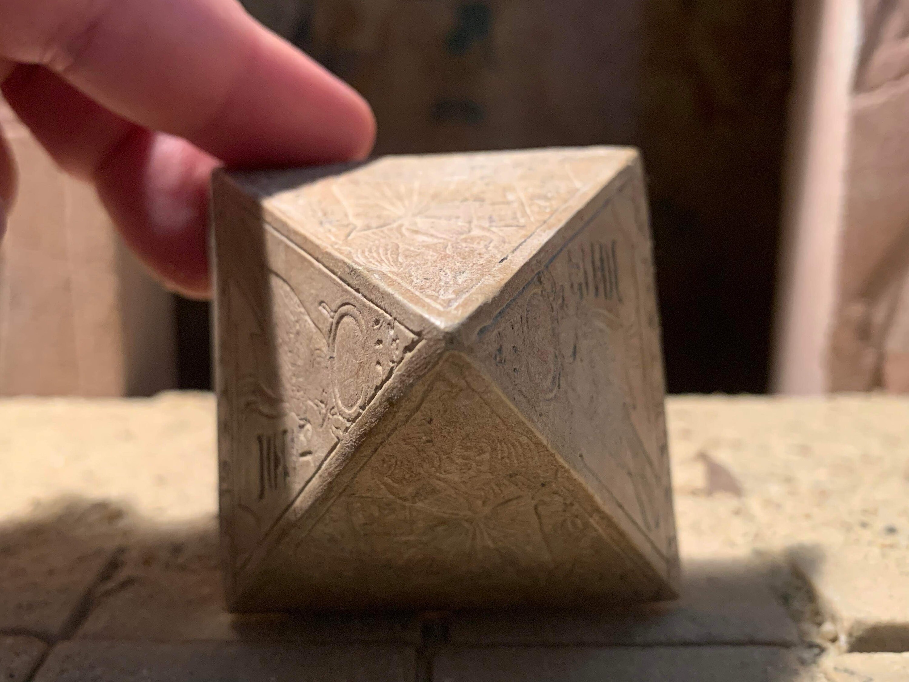 Egyptian statue Pyramid / Pyramidion featuring the sun god Ra and adoratore