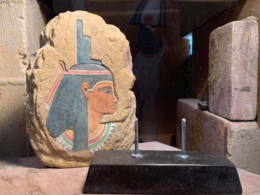 Egyptian art - Isis / Aset - Powerful goddess of magic, mothers ...