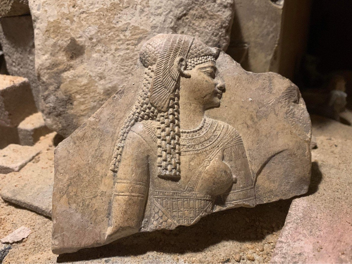 Egyptian art - Cleopatra dressed as the Goddess Isis - Relief sculpture ...