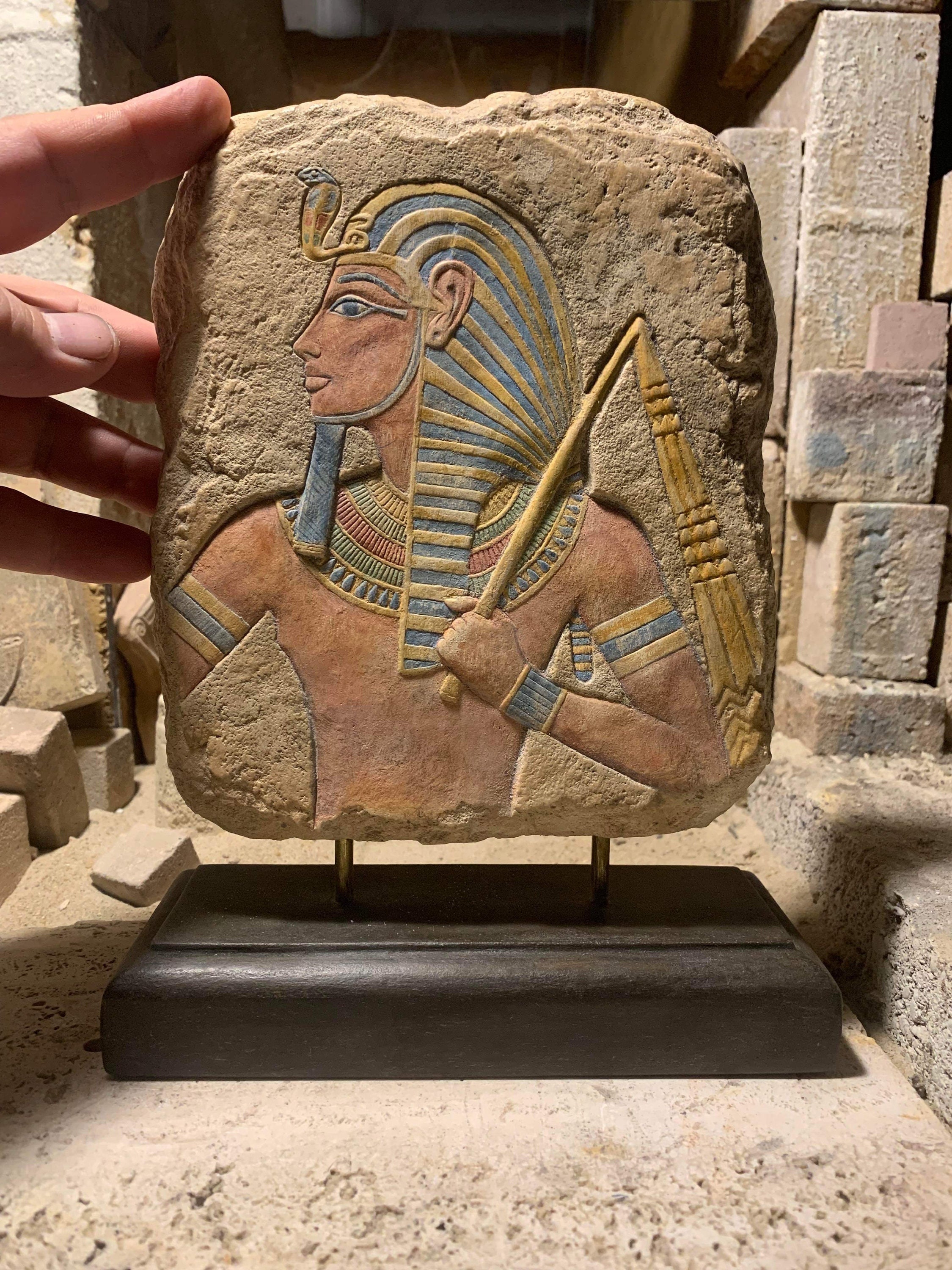 Tutankhamun - Egyptian sculpture / art - King Tut / Tutankhamen relief ...