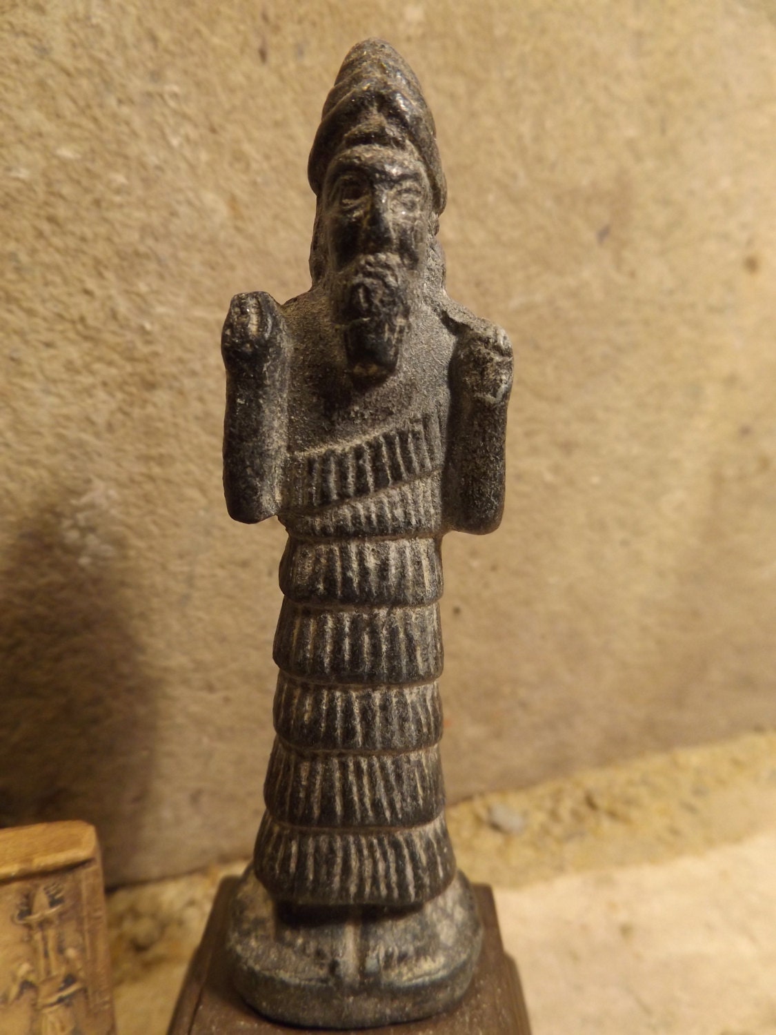 Sumerian statue and seal impression replica. Enki, Ishtar, Shamash ...