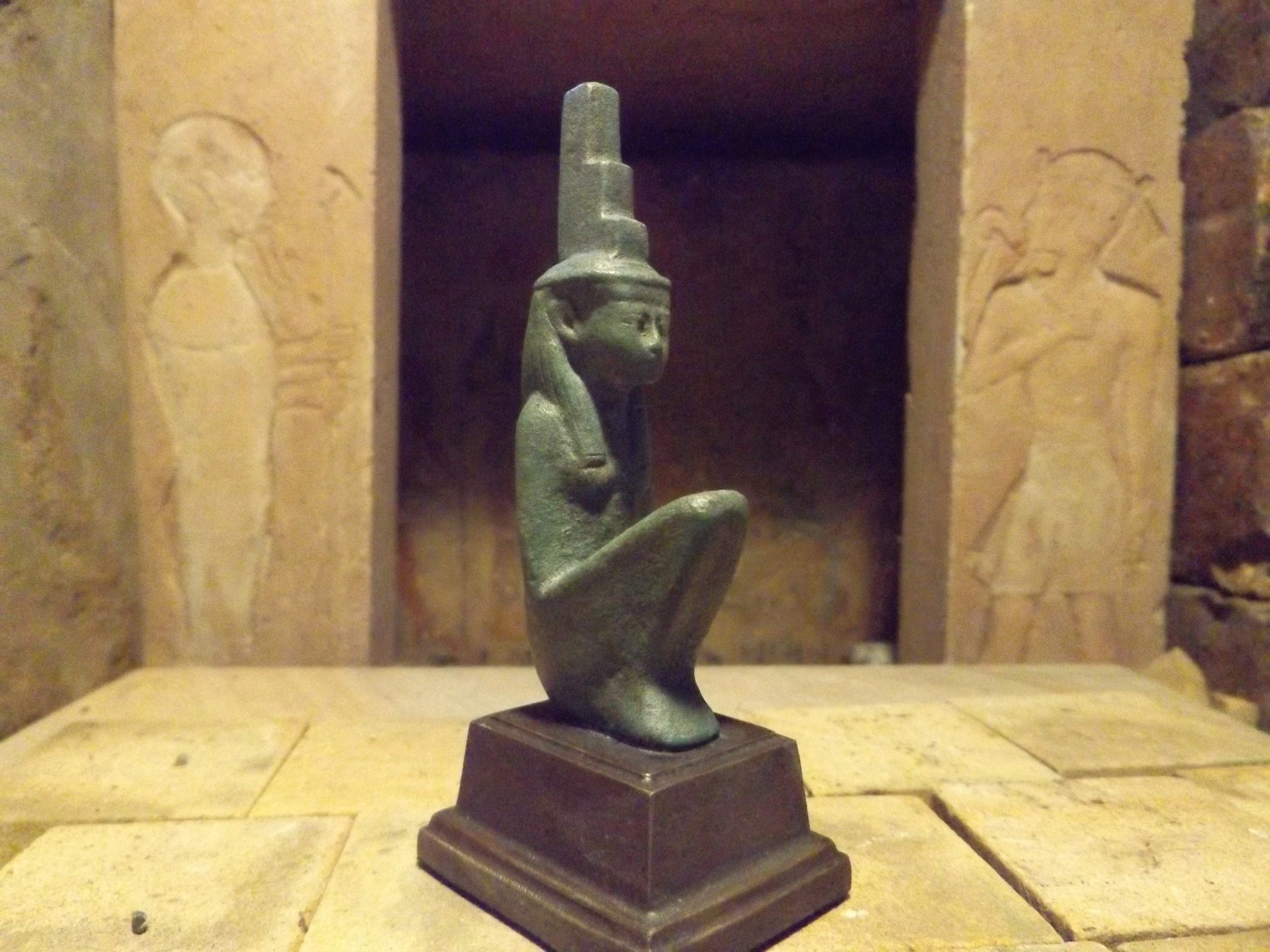 Isis - Egyptian statue replica. Seated Goddess of magic, motherhood ...