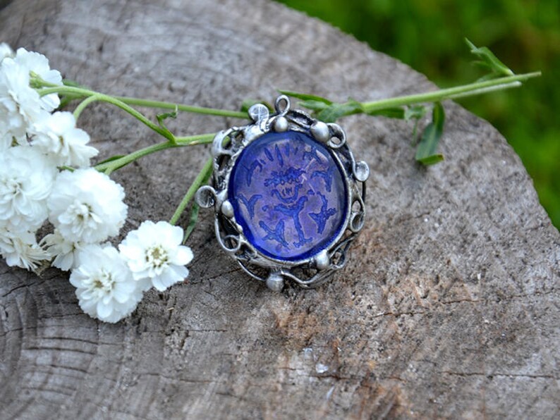 Ornamental VICTORIAN Ring With Engraved Glass Decorative - Etsy