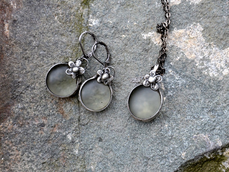 COLD WHITE Elegant Subtle Tiny Pendant Necklace Flower - Etsy