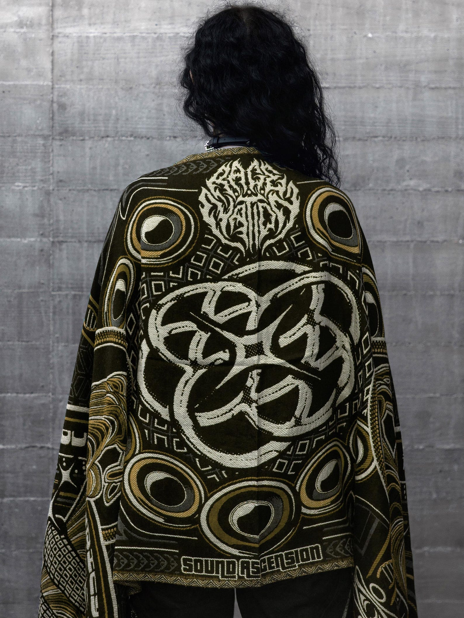 THE RAVE • Black/gold • Double-layered Pashmina Festival Shawl ...