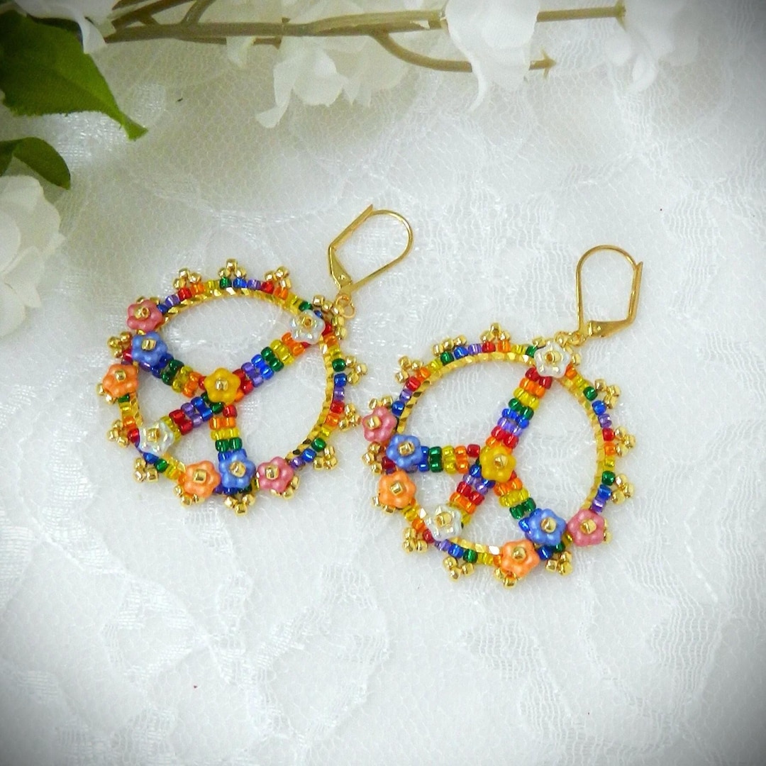 Beaded Flowery Peace Sign Earrings With Forget Me Not Flowers TUTORIAL ...
