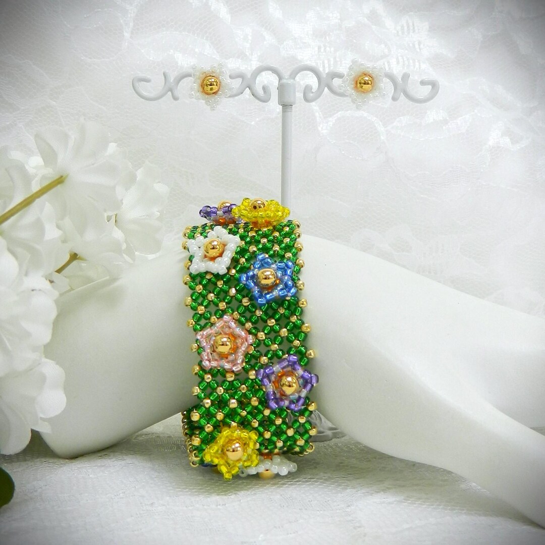 Beaded Flower Garden or Christmas Bracelet and Earrings Pondo Stitch ...