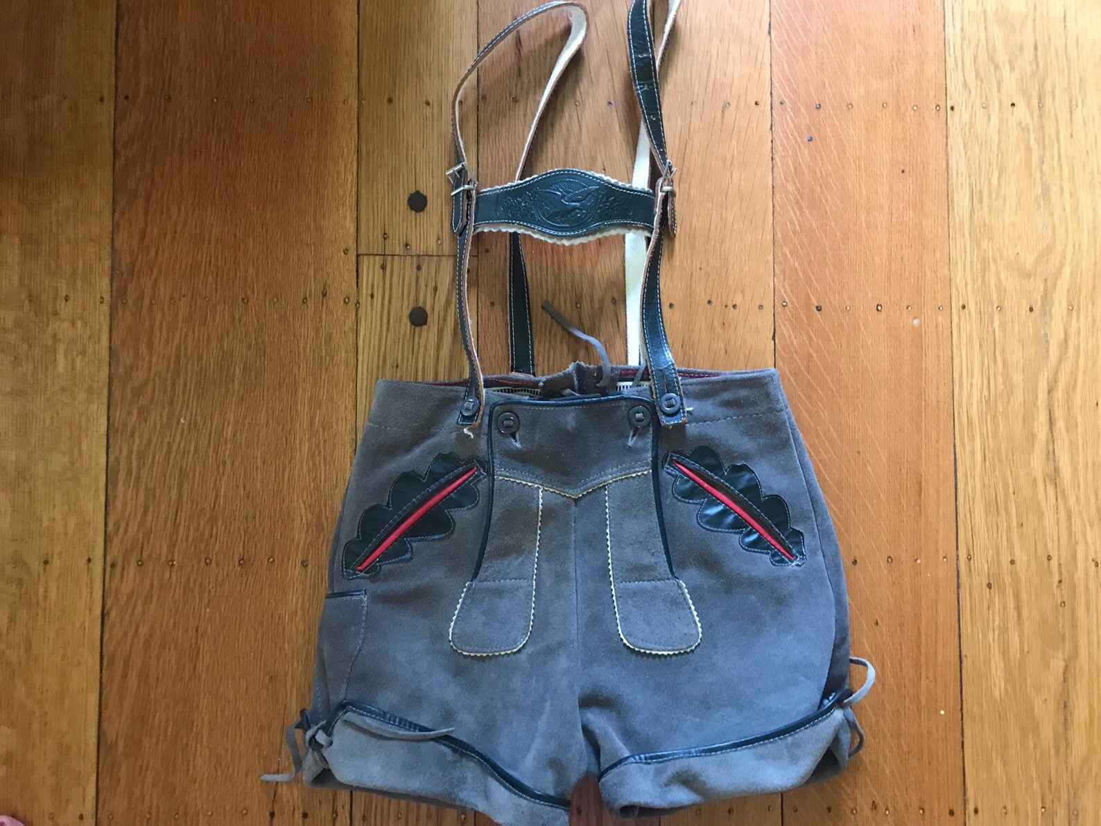 Traditional German Clothes for Kids - Dirndls and Lederhosen for Little ...