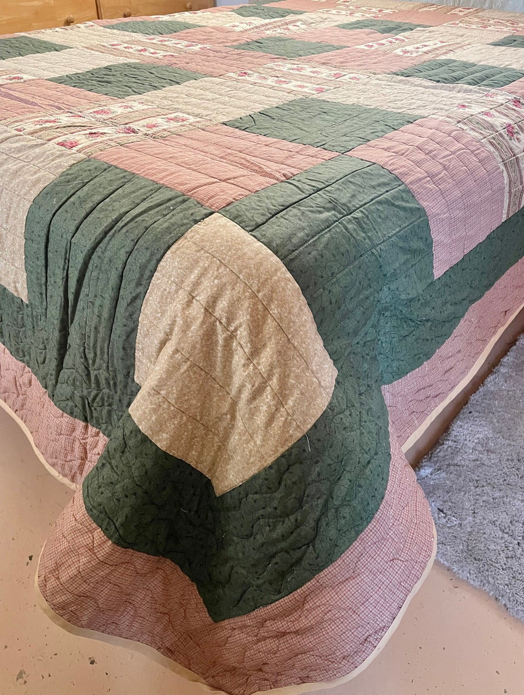 Simple Rose Block Quilt, Vintage, Quilt, Cottage, European Quilt ...