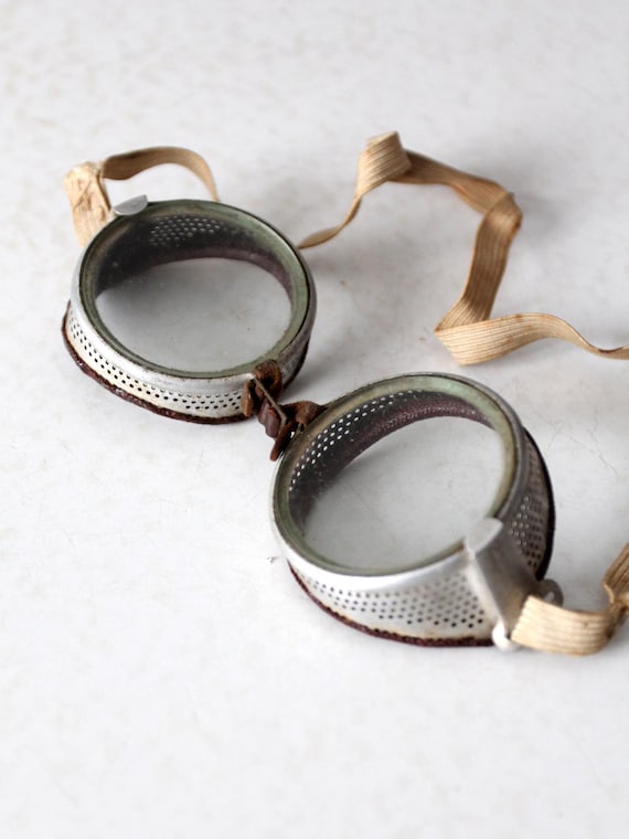 vintage 1940's Wilson goggles with case - Gem