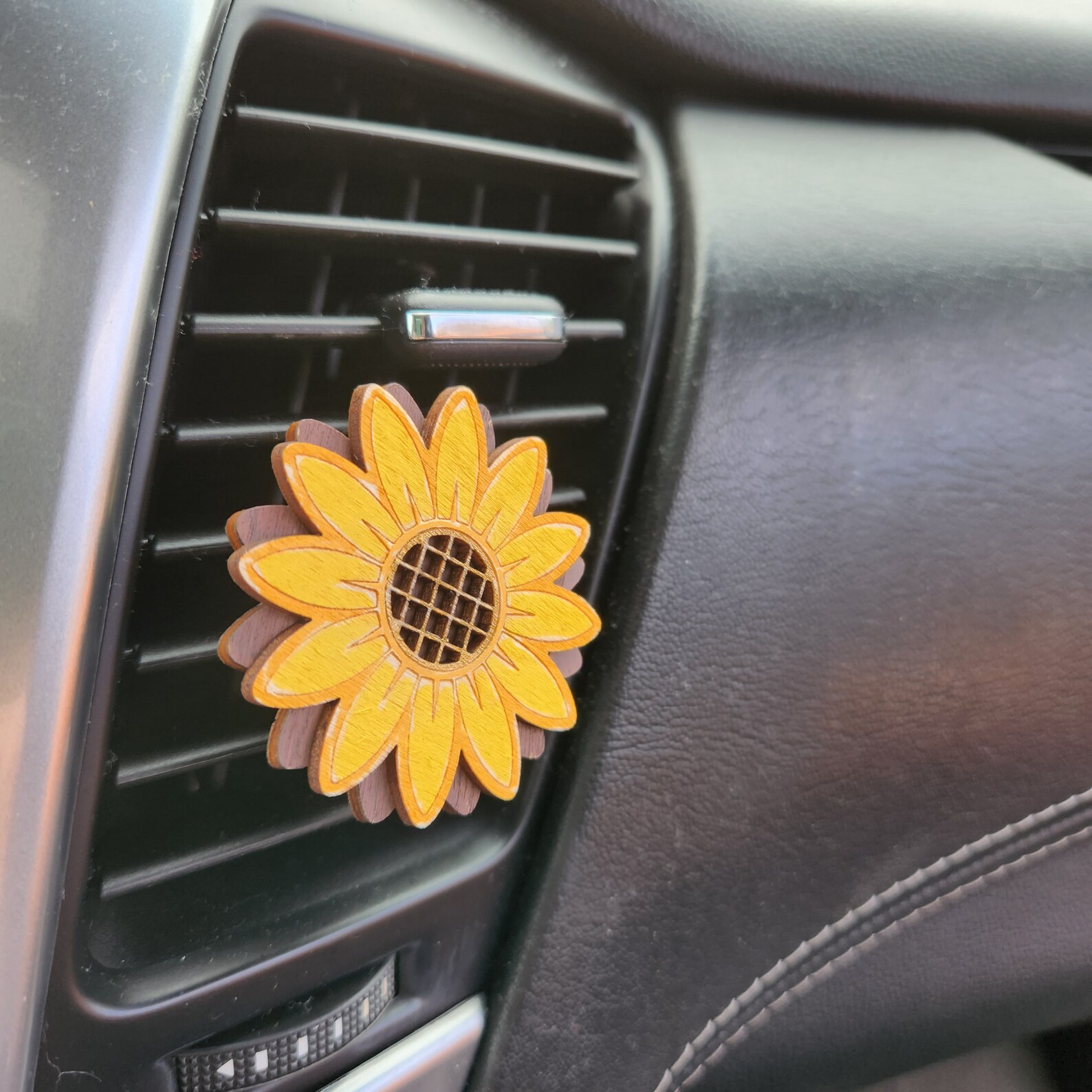 Car Vent Clip Diffuser Air Freshener With Felt Pads for Essential Oil ...