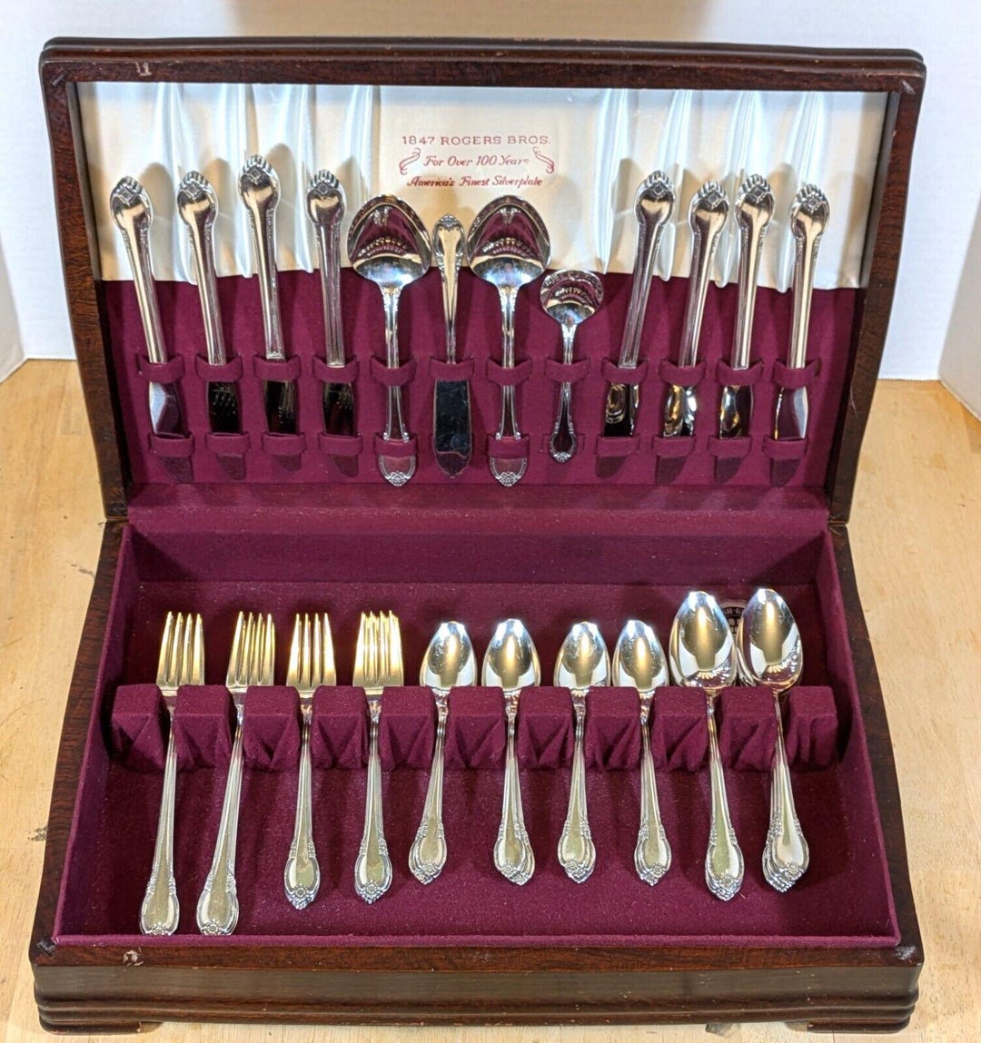 1847 Rogers Bros remembrance Silver Plated Dinner Set Service for 8, 52 ...