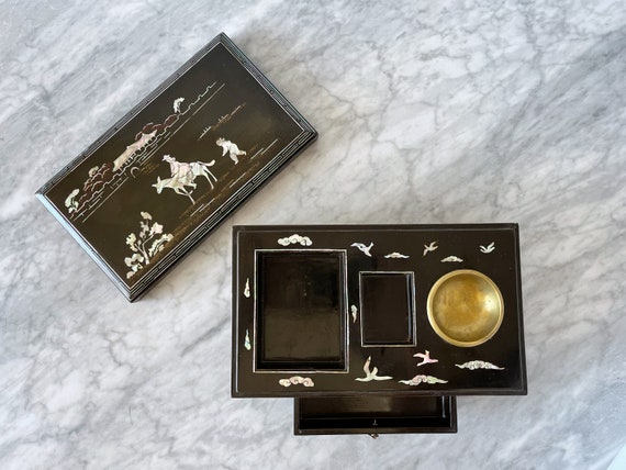 Rare Antique Lacquer Opium Box with Mother of Pearl I… - Gem