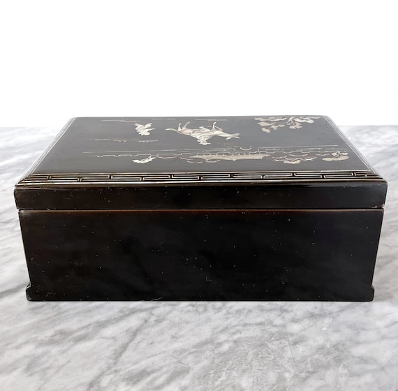 Rare Antique Lacquer Opium Box with Mother of Pearl I… - Gem