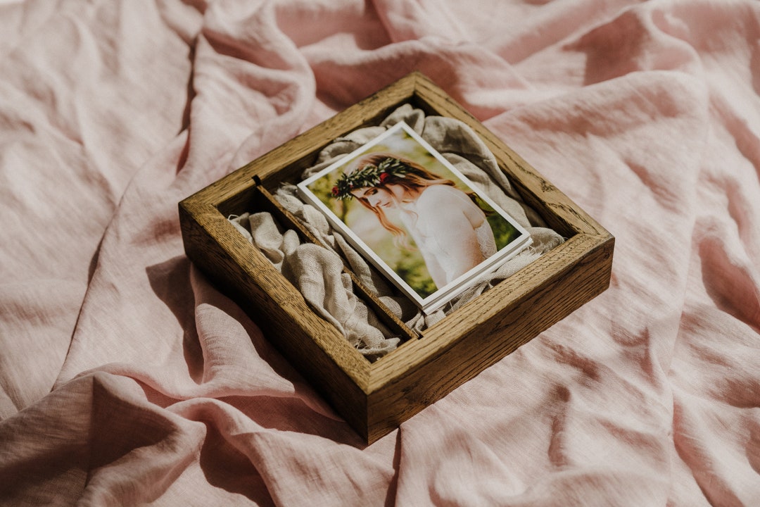 Wooden Oak Photo Box for 5X7 (13x18 Cm) Prints and USB Drive, Poof Box ...