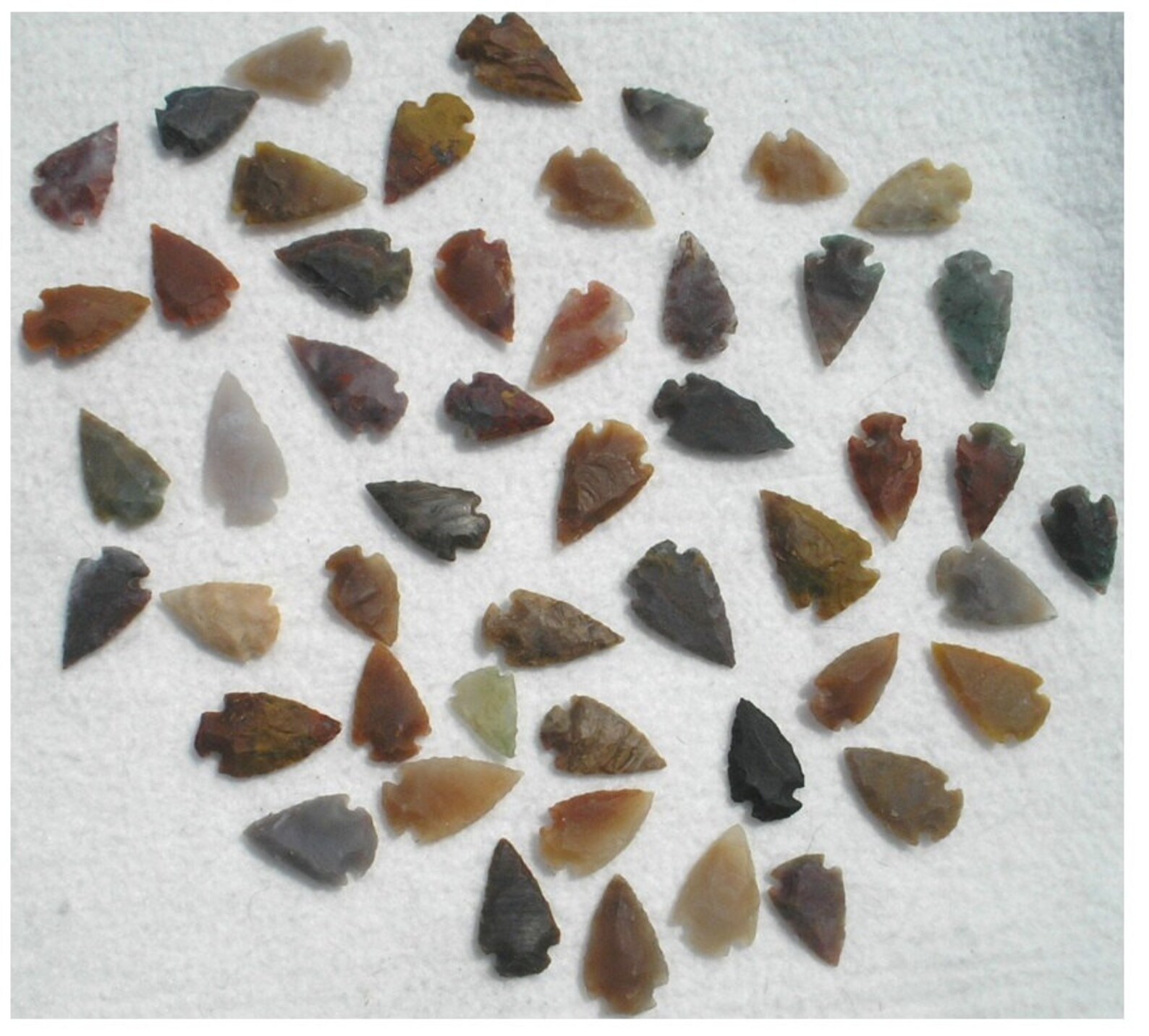 Indian Assorted Arrowheads Agate 50 Count New Replica 1/2 " - 1 1/2 " L ...